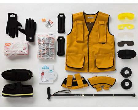 【商品説明】 ・高齢者の体の機能や心の変化の一端を学ぶための学習用教材です。 ※※受注生産品につき納期に2週間程度かかります。 【セット内容】 上着（上肢に負担をかける上着）、胸用重り（500g×2個）、ポケット用重り（M・Lサイズ：1kg...