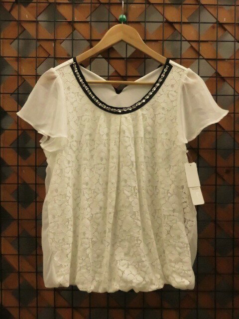 【未使用タグ付き】INCEDE レディーストップス カットソー シースルー袖 Mサイズ表記 の出品です。 未使用ですが店頭展示品の為、擦れなど若干の傷みはご容赦ください。 詳しくは画像にてご確認ください。 ※撮影環境の影響により、実際の商品...