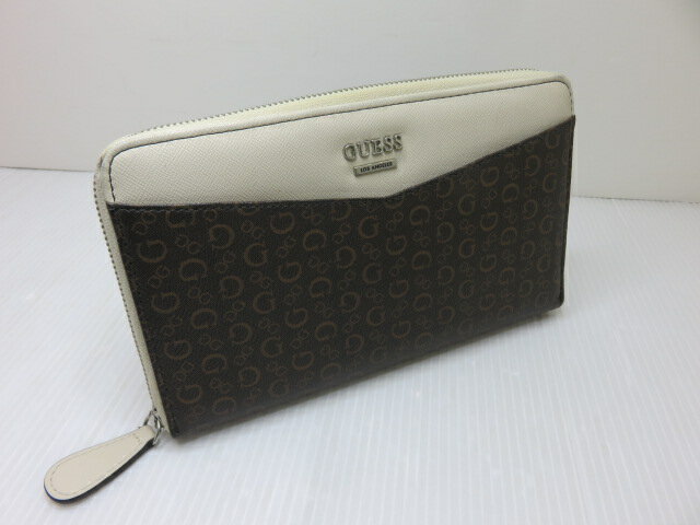 【中古品】 GUESS ゲス オーガナイザー 財布 ラウンドファスナー ブラウン 〇YR-12733〇 の出品です。 こちらの商品は、中古品です。 中古品の為、擦れ等による多少の使用感があります。 ファスナーが当たる部分に跡が付いています。...