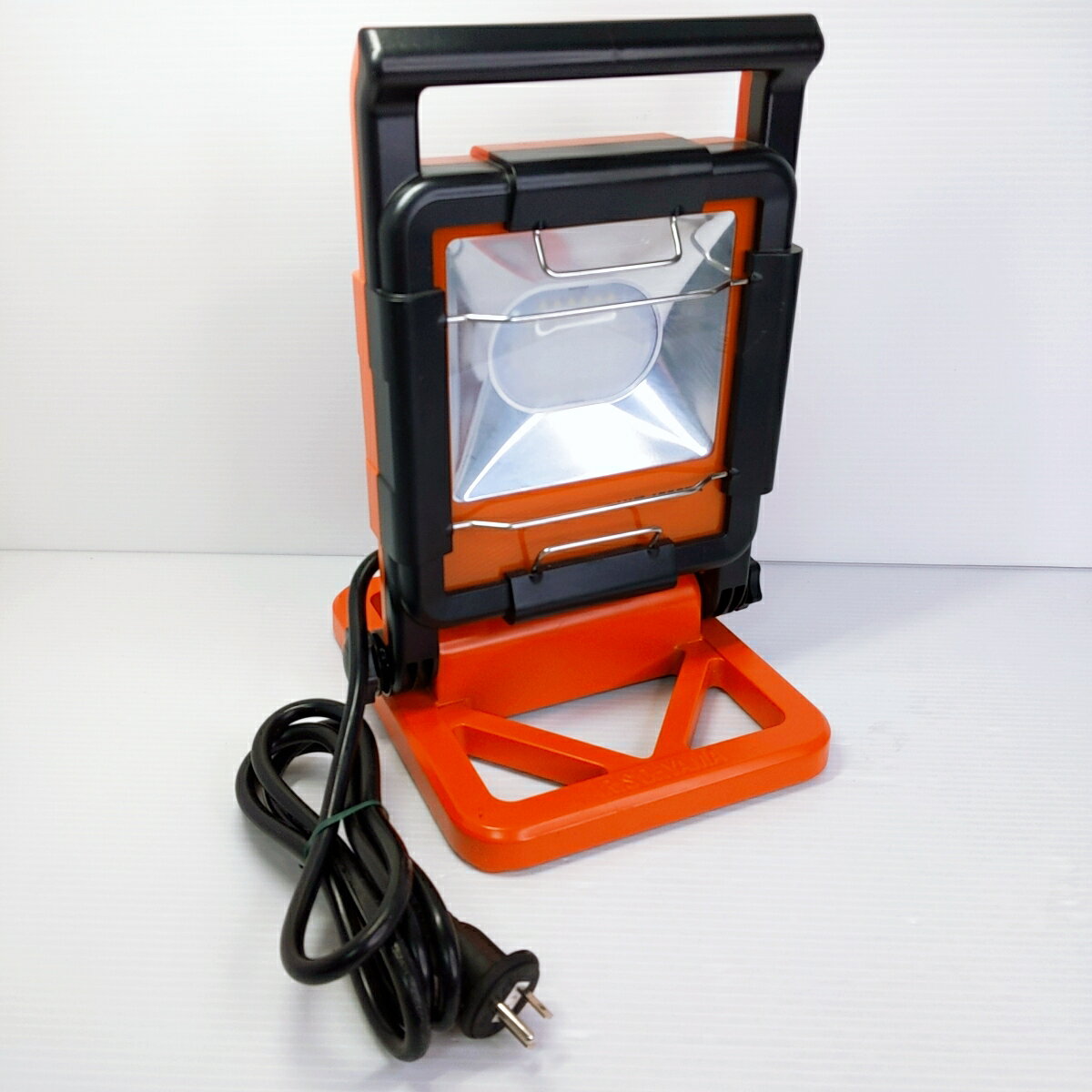 【中古品】アイリスオーヤマ ベースライト 17年製 LWT-4000BA ○YR-52272○ の出品です。 こちらの商品は中古の商品です。 中古品の為、擦れ等による多少の傷みがあります。 商品内容は掲載画像に写っている物が全てです。 詳し...