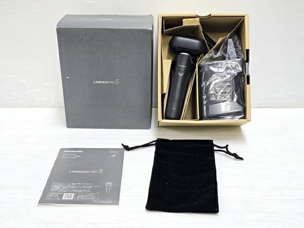 【中古品】 パナソニック Panasonic 往復式 シェーバー ラムダッシュ プロ5 ES-L570D-K 5枚刃 ブラック ○YR-19645○ の出品です。 こちらの商品は中古の商品です。 中古品の為、若干の擦れ等はありますが、 本体...