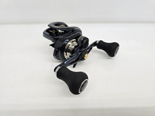 【中古品】 シマノ SHIMANO ベイトリール 21 グラップラー 151HG 左ハンドル 〇YR-19659〇 の出品です。 こちらの商品は、中古の商品です。 動作に問題ございません。 本体に使用によるスレキズがあります。 専門知識がな...