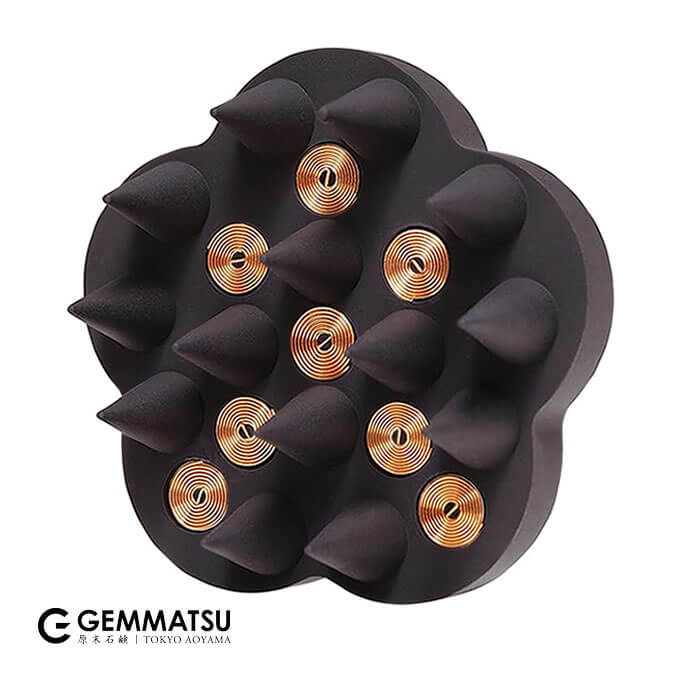 気持ちいい。そのうえ、うるツヤ髪へ。 マイクロカレント・シャンプーブラシ。 美髪アプローチ×頭皮マッサージ。 頭皮へのマッサージ効果にすぐれた造形、素材、硬度。 そして、電磁波や静電気を吸収し、「マイクロカレント（微弱電流）」を自然発生する...