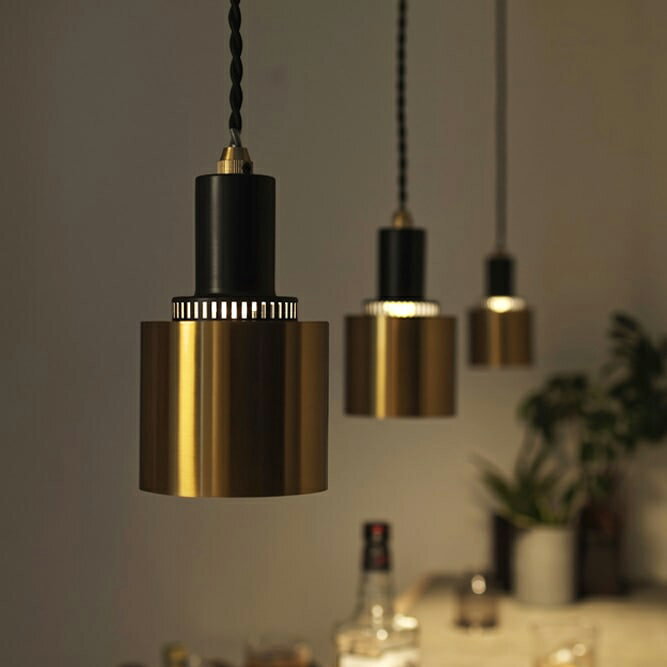 ●光源　電球付きを選択した場合(白熱球) E17/40W ミニレフ球(LED電球) E17/40W相当 小型LED電球(電球色)/ 消費電力4.4W ●サイズ：セード:φ9.5×H17.5cm コード調整 全高33.5-109cm 重量 0...