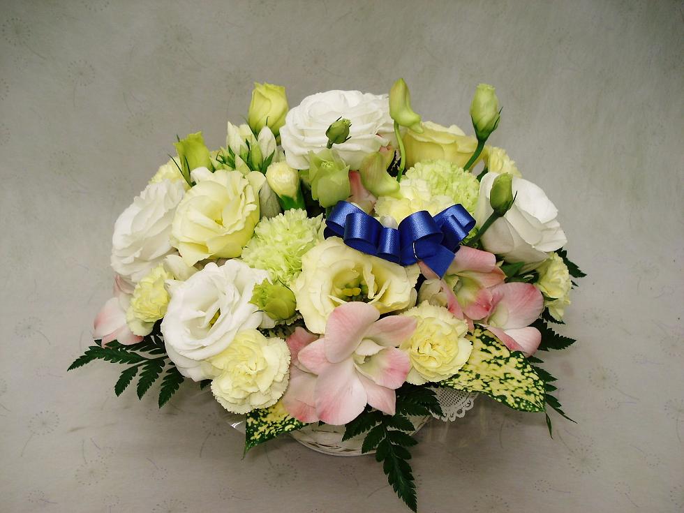 最短出荷日 お昼（12時迄）に御注文頂いたら即日出荷！到着は翌日になります。 日付・時間指定 　　　日付指定可・時間指定可。備考欄でご選択ください。（ご要望に添えない場合もあります。詳しくはメールにて対応致します。 使用花材 　　　　仕入れ...