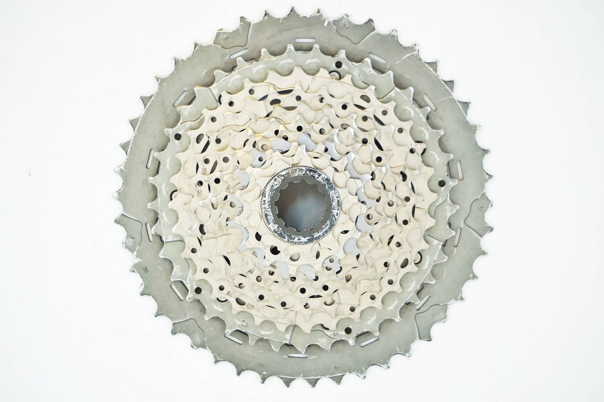 ■商品情報 ・11速用 ・歯数：11-46T ■状態 ・使用による傷や汚れ等がございますが、大きなダメージ等はなく中古品としては比較的良好な状態です。 ■付属品 ※画像に掲載している物で全てでございます。 ※画像にないものは欠品となりますた...