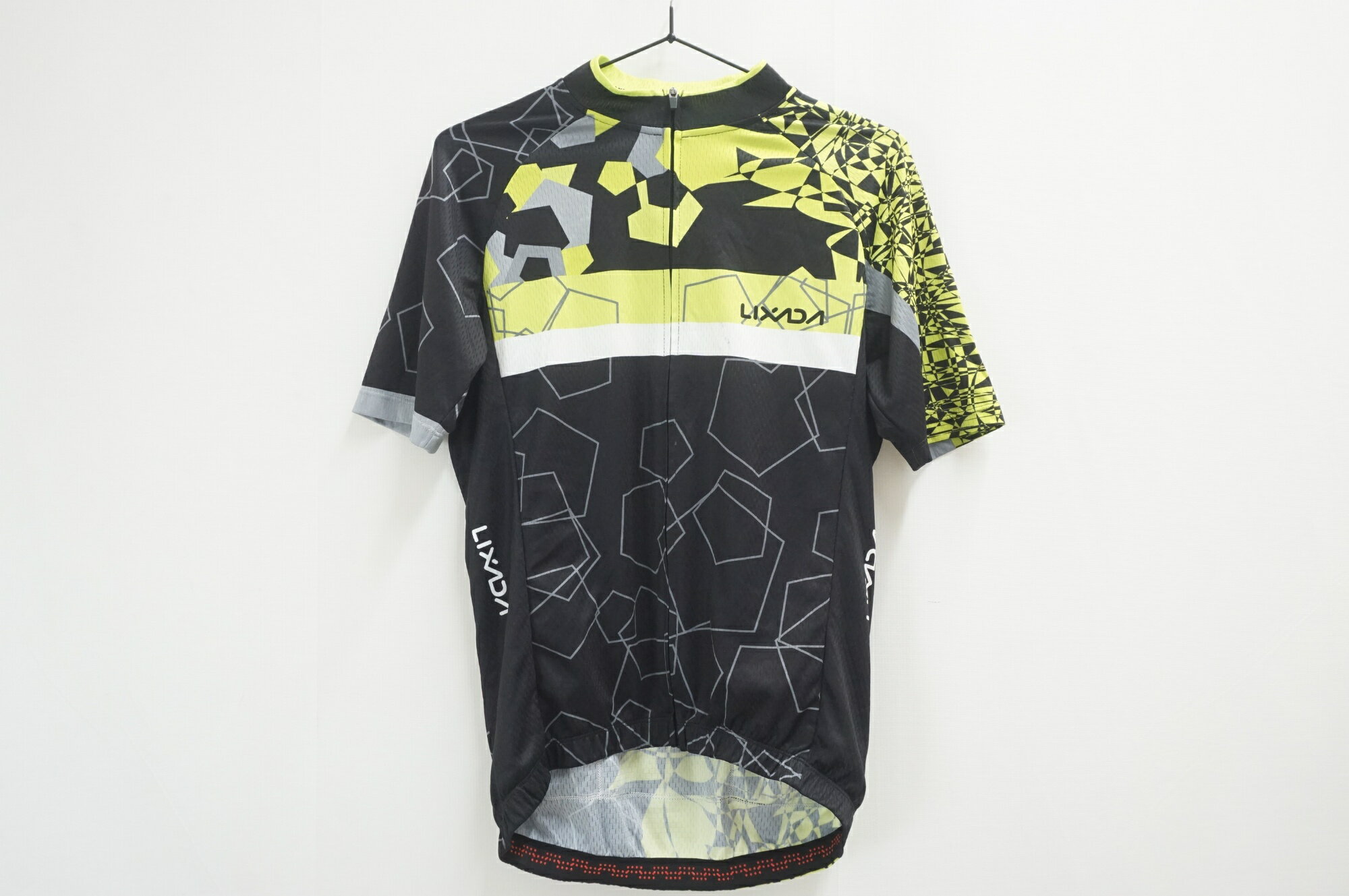 ■商品情報・サイズ表記：M■付属品・なし（付属品につきましては、画像に掲載しているものが全てになります。）■状態・擦れ、シワ、ほつれ、やや色褪せ、汚れ等の着用感がございます。 ■注意事項【在庫について】 在庫管理は細心の注意を払い行なってお...