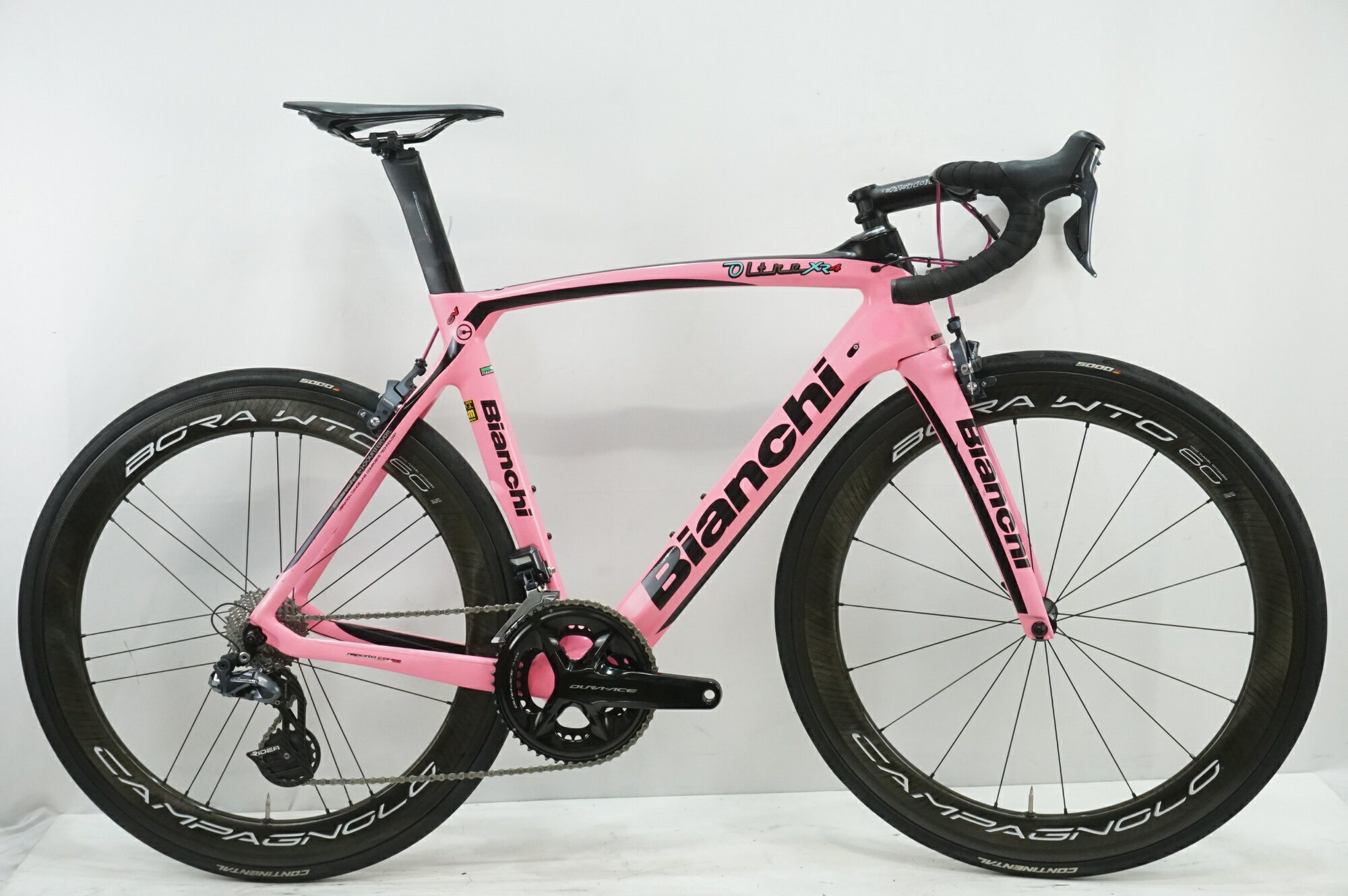 ■商品情報 メーカーサイズ：57 シートチューブ(C-T)：520mm(実測値) トップチューブ(C-C)：560mm(ホリゾンタル換算) 適応身長：175-184cm(目安) 重量：約7.2kg フレーム材質：カーボン フロントフォーク：...