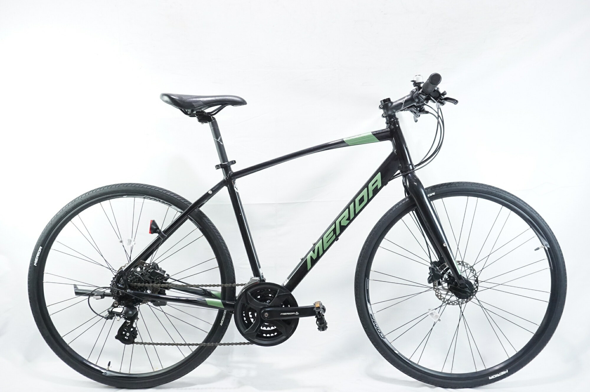 ■商品情報 メーカーサイズ:50cm シートチューブ(C-T): 500mm トップチューブ(C-C):585mm(ホリゾンタル換算) 適応身長:170-190cm(目安) 重量:約12.2kg フレーム材質:アルミ フロントフォーク:スチ...