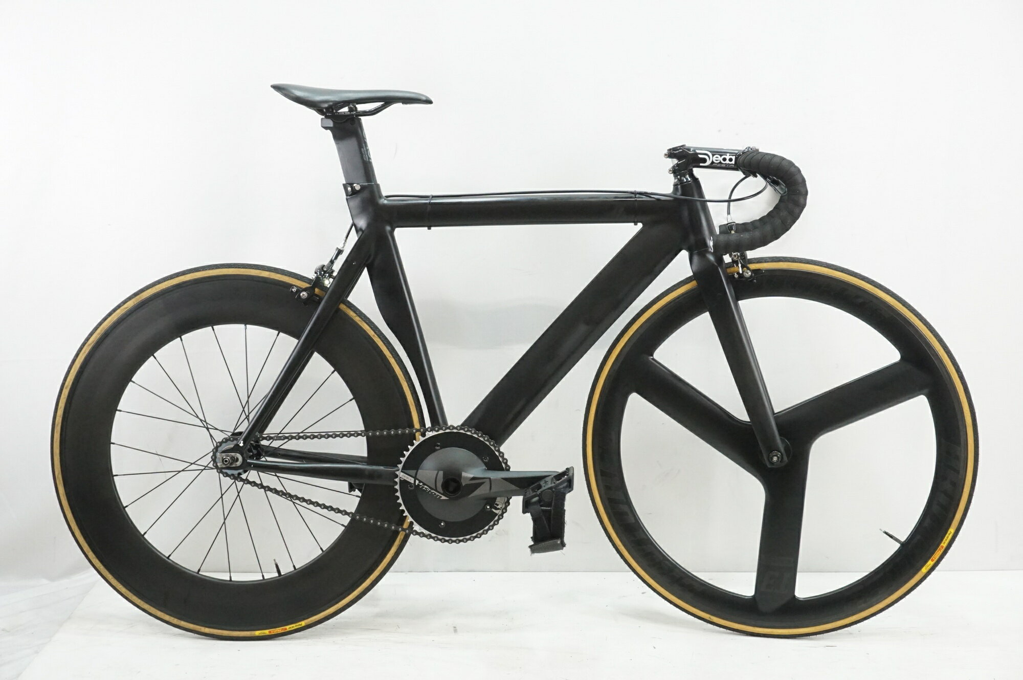 ■商品情報 メーカーサイズ：M シートチューブ(C-T)：540mm トップチューブ(C-C)：540mm(ホリゾンタル換算) 適応身長：171-178cm(目安) 重量：約8.8kg フレーム材質：アルミ フロントフォーク：カーボン ブレ...