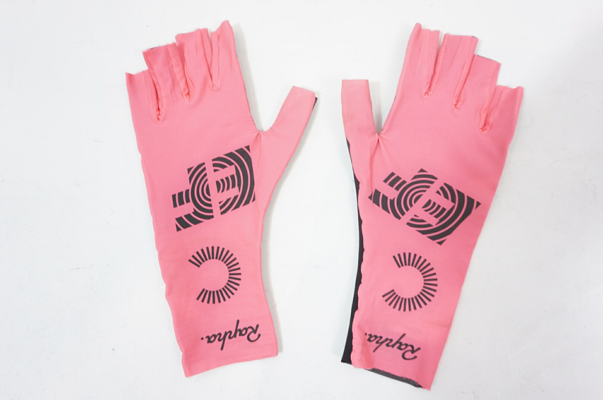 ■商品情報 ・Sサイズ ■状態 ・使用感は少なく良好な状態です。 ■付属品 ・掲載している画像の物が全てになります。 ※掲載されていない物は全て欠品となります。 ■注意事項【在庫について】 在庫管理は細心の注意を払い行なっておりますが、シス...