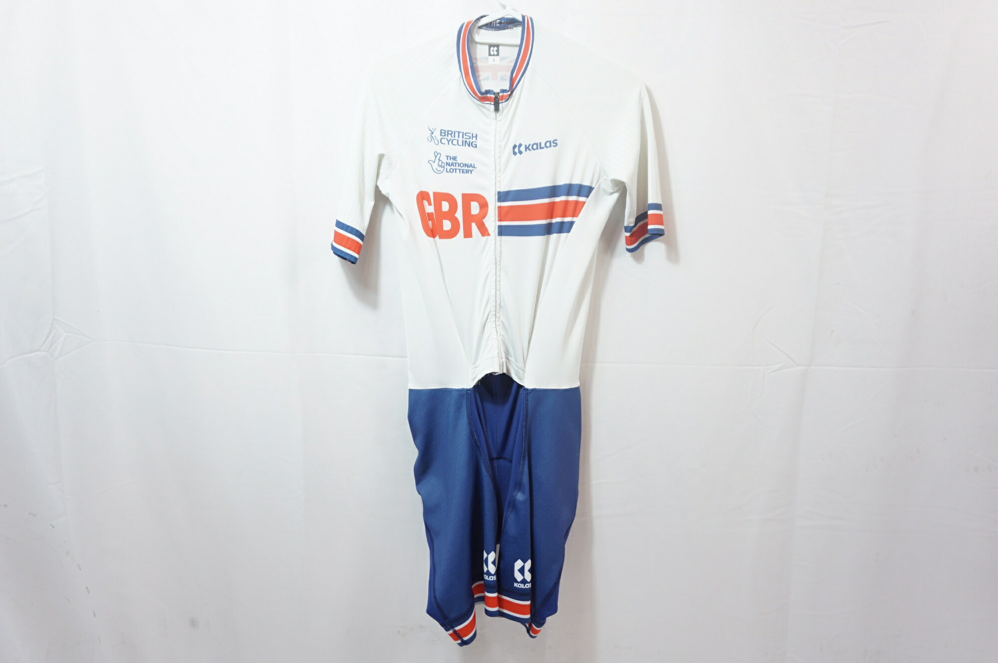 ■商品情報 ・2サイズ ■状態 ・使用に伴う小キズがございますが、中古品として良好な状態です。 ■付属品 ・掲載している画像の物が全てになります。 ※掲載されていない物は全て欠品となります。 ■注意事項【在庫について】 在庫管理は細心の注意...