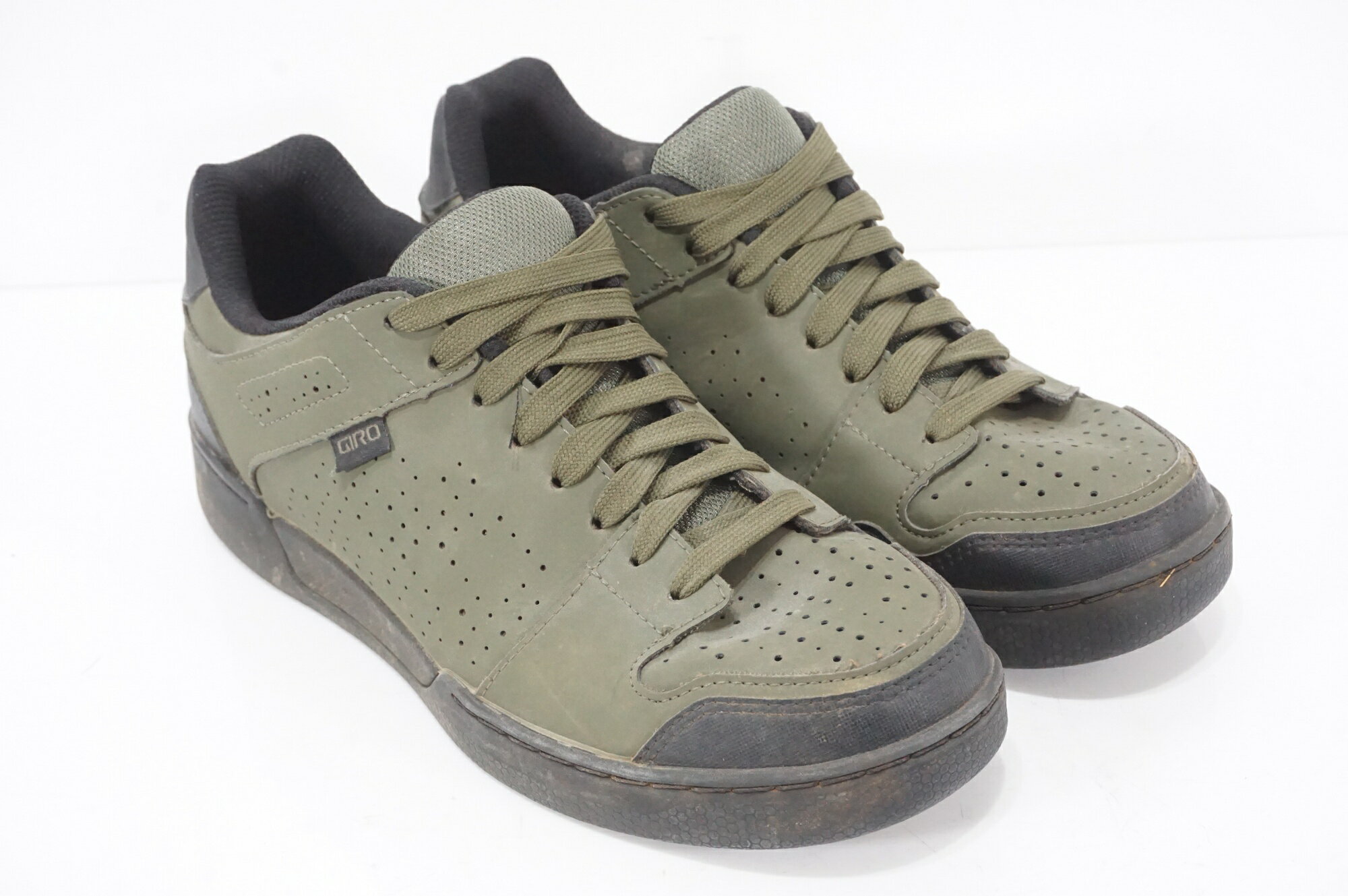 ■商品情報 ・42サイズ (約26.5～27.0cm相当) ■状態 ・使用感、ヨゴレ、スレがございます。 ■付属品 ※画像に掲載している物で全てでございます。 ※画像にないものは欠品となりますためご注意ください。 ※掲載画像以外にもキズや汚...