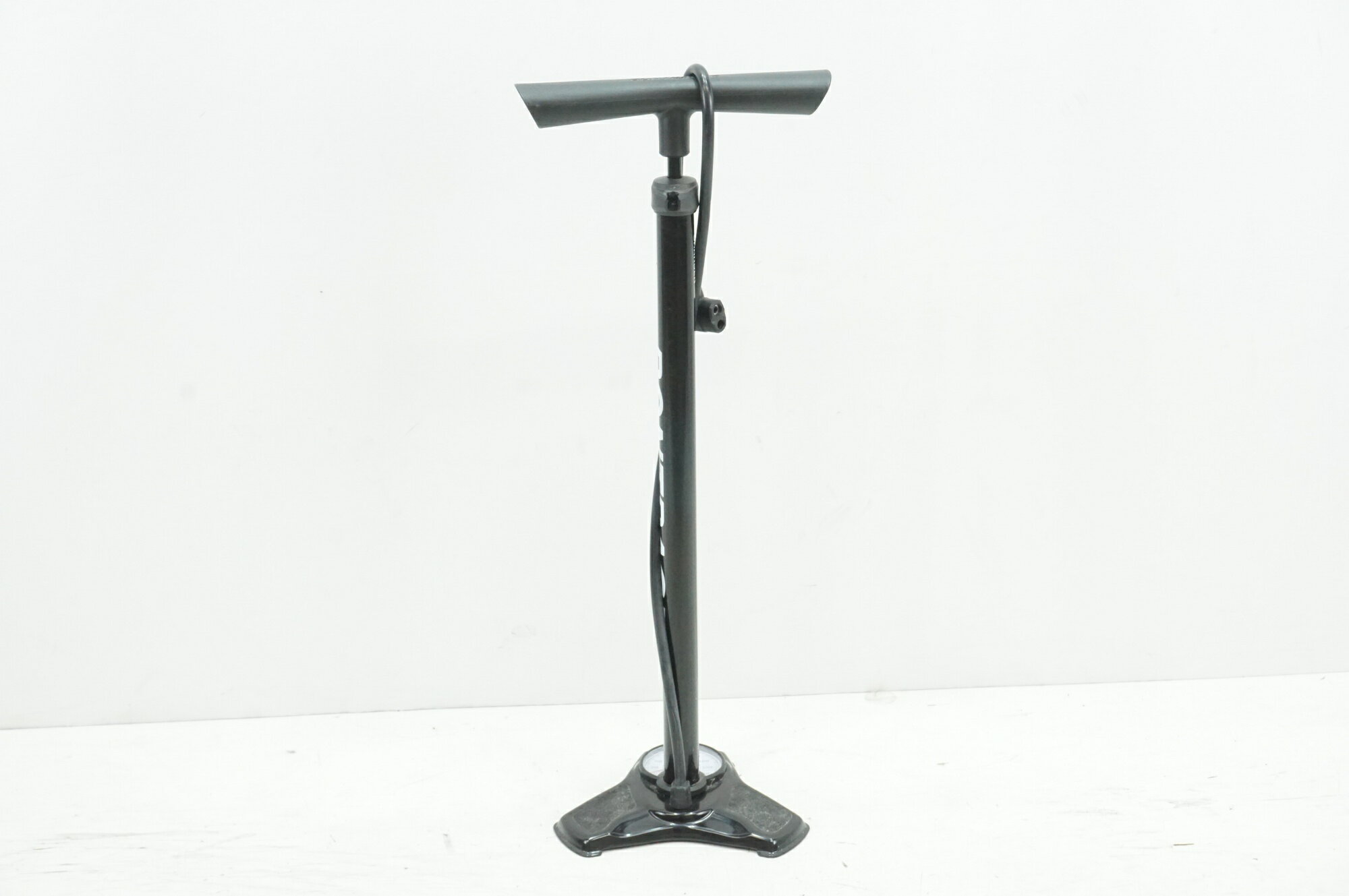 ■状態 使用に伴う小キズがございますが、中古品として比較的良好な状態でございます。 写真はなるべく実際の色に近付けておりますが、閲覧する環境によって色が異なる場合がございます。 ■付属品 掲載している画像の物が全てになります。 ※掲載されて...