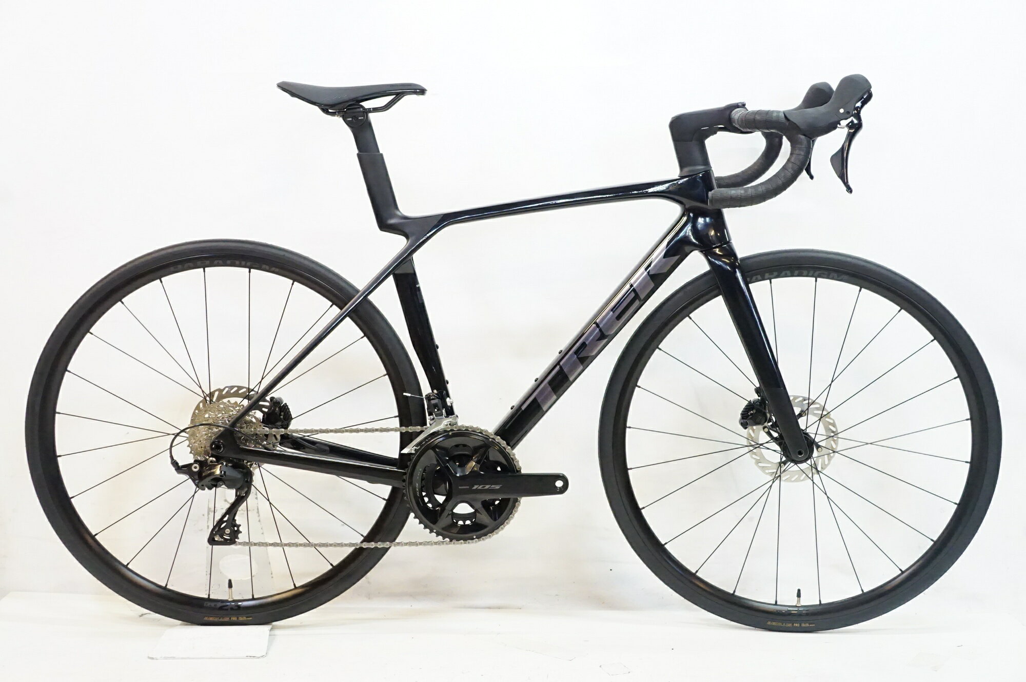 ■商品情報 サイズ: M シートチューブ(C-T): 約585mm トップチューブ(C-C): 545mm(水平換算) 適応身長: 約166-177cm(目安) 重量: 約8.7kg フレーム/フォーク: カーボン メインコンポ: SHIM...