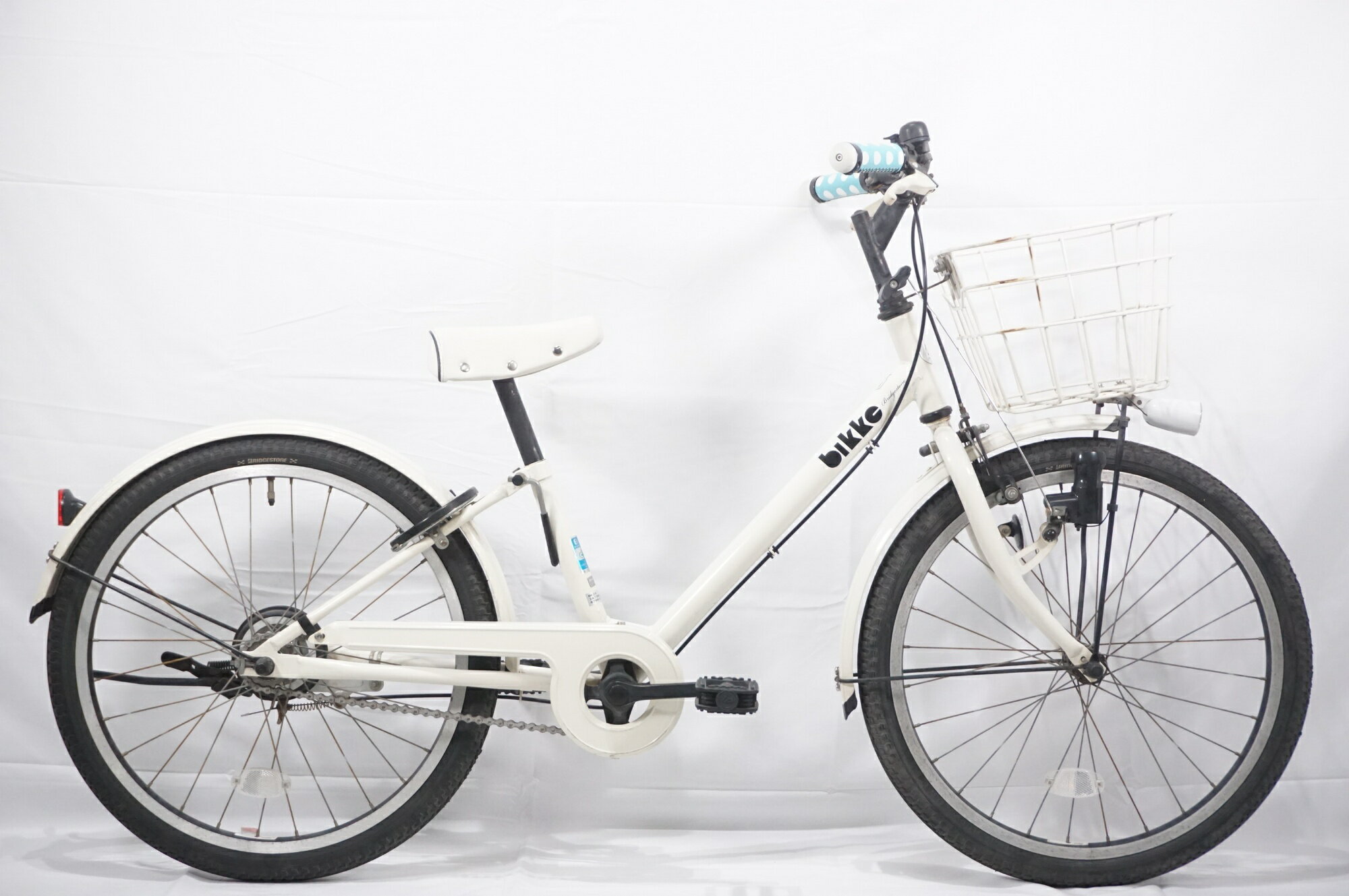 ■商品情報メーカーサイズ:22インチシートチューブ(C-T): 290mmトップチューブ(C-C):-mm(ホリゾンタル換算)適応身長:116-140cm(目安)重量:約16kgフレーム材質:スチールフロントフォーク:スチールレバー:-フロ...