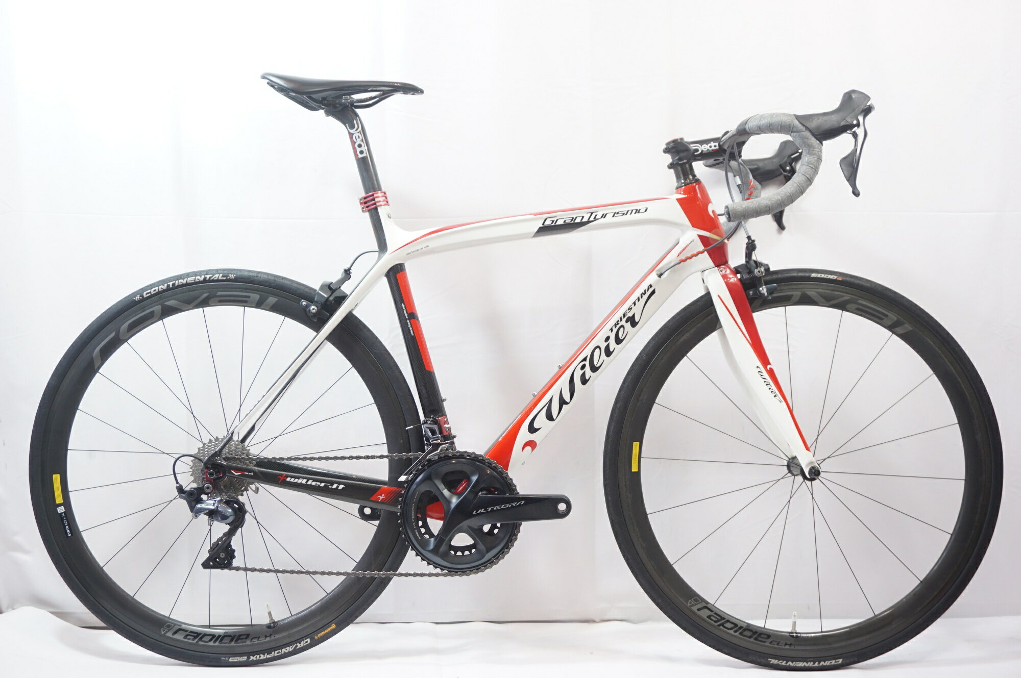 ■商品情報 メーカーサイズ:M シートチューブ(C-T): 445mm トップチューブ(C-C):540mm(ホリゾンタル換算) 適応身長:170-180cm(目安) 重量:約7.9kg フレーム材質:カーボン フロントフォーク:カーボン ...