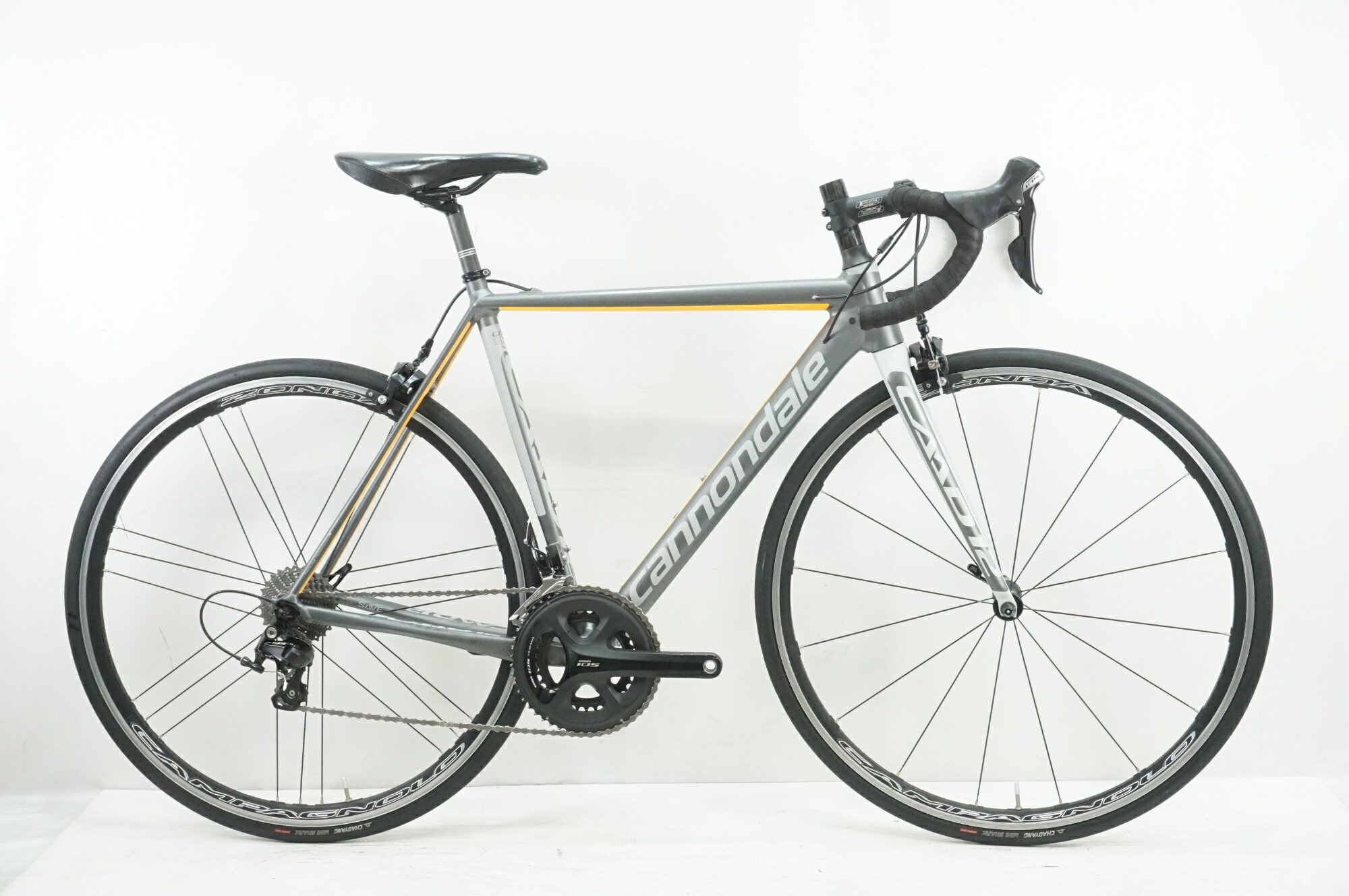 ■商品情報 メーカーサイズ：50 シートチューブ(C-T)：545mm(実測値) トップチューブ(C-C)：522mm(ホリゾンタル換算)(実測値) 適応身長：約165-175cm(目安) 重量：約7.5kg フレーム材質：アルミ フロント...