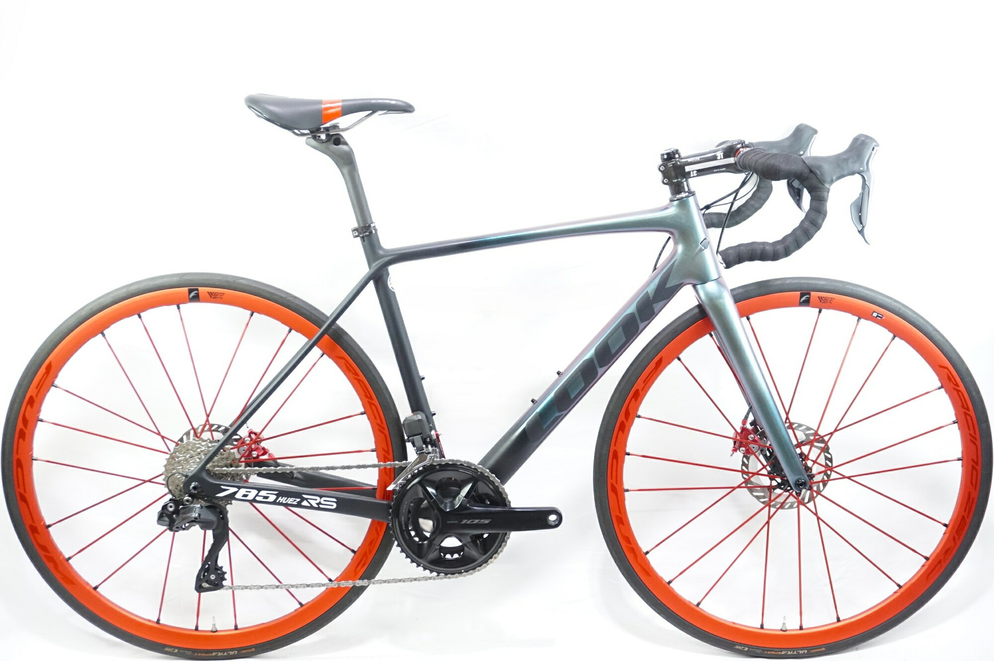 ■商品情報 メーカーサイズ:S シートチューブ(C-T): 450mm トップチューブ(C-C):528.1mm(ホリゾンタル換算) 適応身長:165-175cm(目安) 重量:約8.22kg フレーム材質:カーボン フロントフォーク:カー...