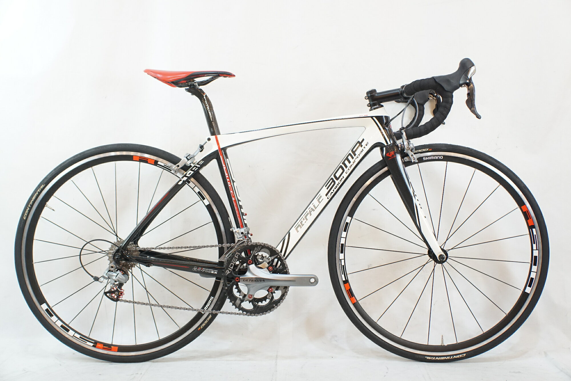 ■商品情報シートチューブ(C-T): 455mmトップチューブ(C-C):510mm(ホリゾンタル換算)適応身長:160-170cm(目安)重量:約7.7kgフレーム材質:カーボンフロントフォーク:カーボンメインコンポ:SHIMANO UL...