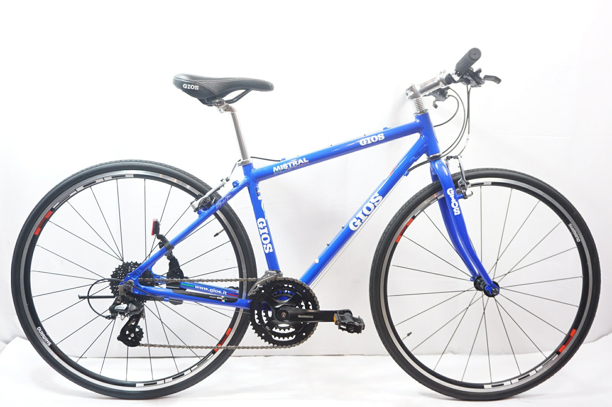 ■商品情報 メーカーサイズ:43 シートチューブ(C-T): 430mm トップチューブ(C-C):525mm(ホリゾンタル換算) 適応身長:155-170cm(目安) 重量:約11.8kg フレーム材質:アルミ フロントフォーク:クロモリ...