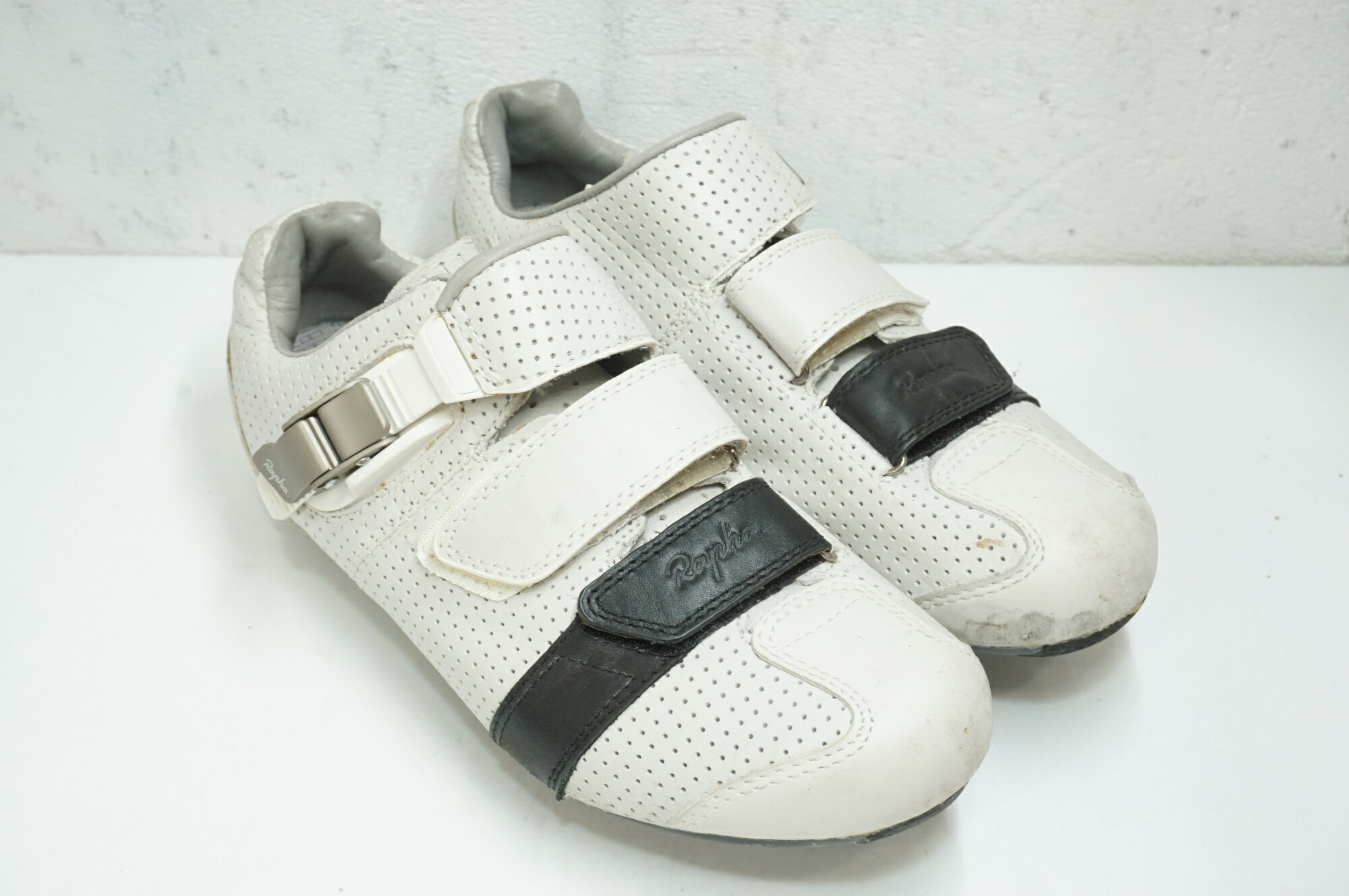 ■商品情報 40.5(25cm)サイズ 650g ■状態 使用に伴うキズなどの使用感がございます。 写真はなるべく実際の色に近付けておりますが、閲覧する環境によって色が異なる場合がございます。 ■付属品 掲載している画像の物が全てになります...