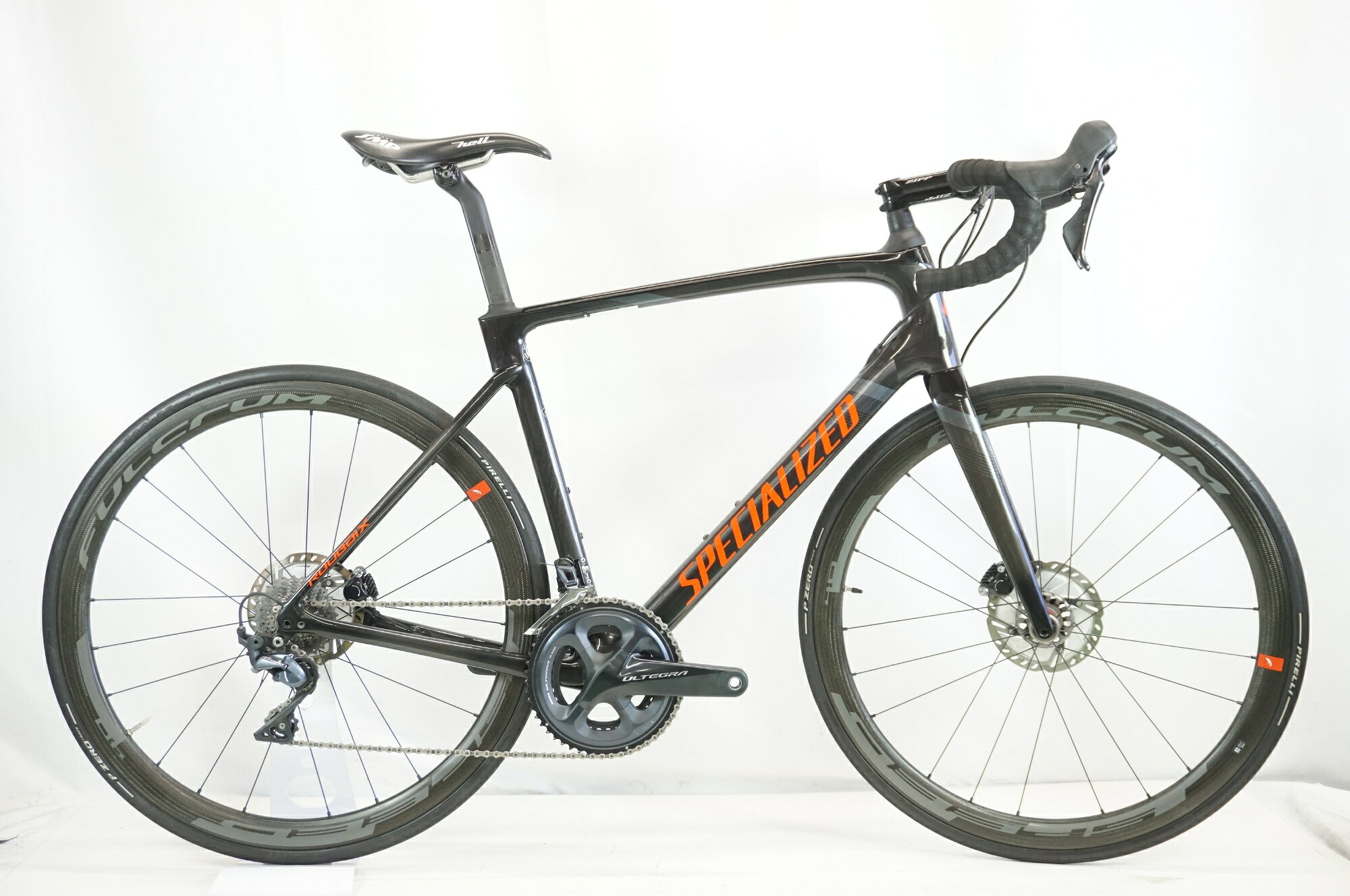 ■商品情報 メーカーサイズ:58 シートチューブ(C-T):505mm トップチューブ(C-C):579mm(ホリゾンタル換算) 適応身長:180-188cm(目安) 重量:約8kg フレーム材質:カーボン フロントフォーク:カーボン レバ...