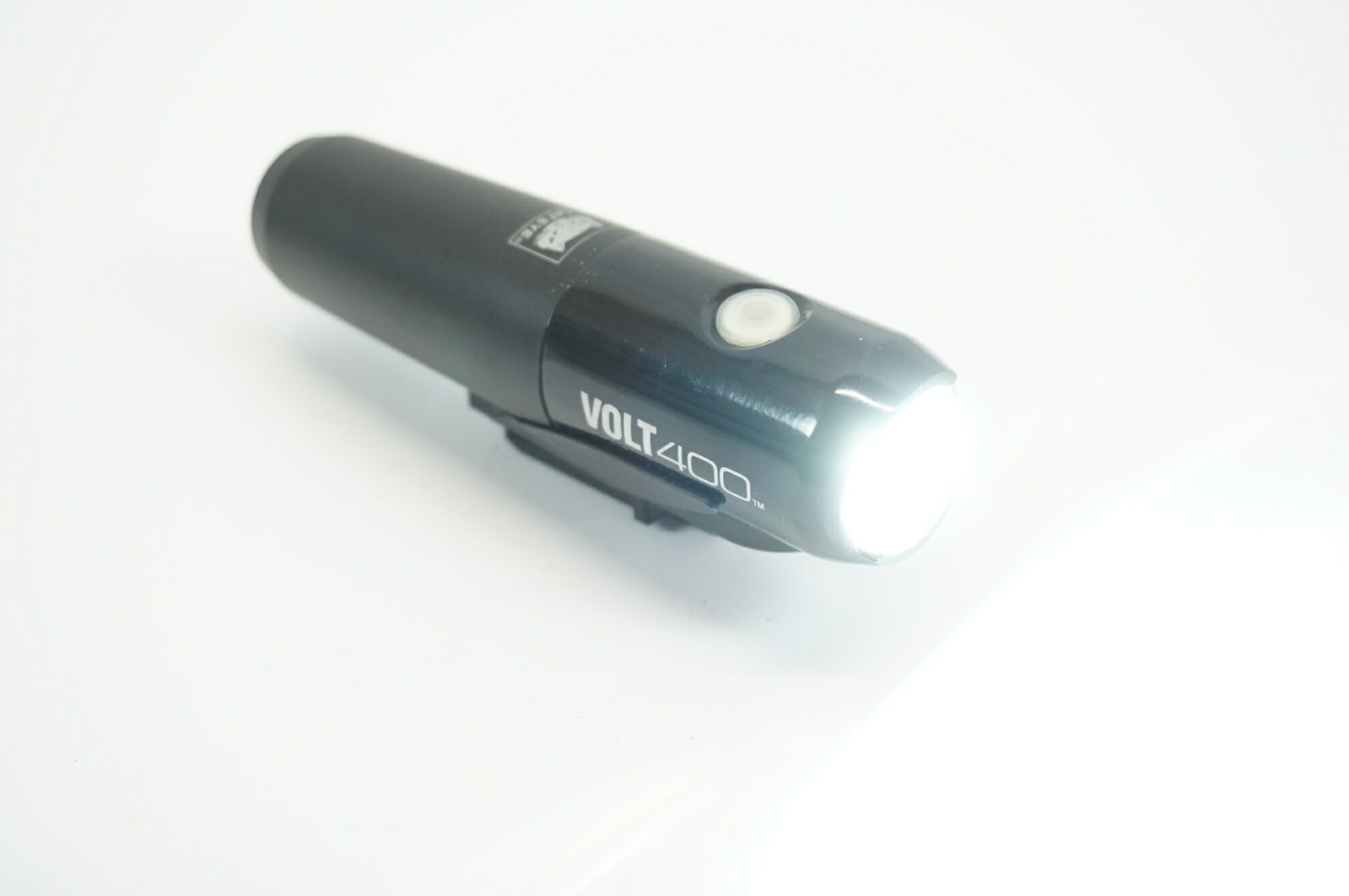 ■状態 ・使用に伴う小傷、汚れ等がございますが、中古品として比較的良好な状態です。 ・動作確認済みです。 ・中古商品のため、バッテリーの劣化具合は保証外となります。具体的な持ち時間は未検証のため不明です。 ■付属品 ・掲載しているものが全て...