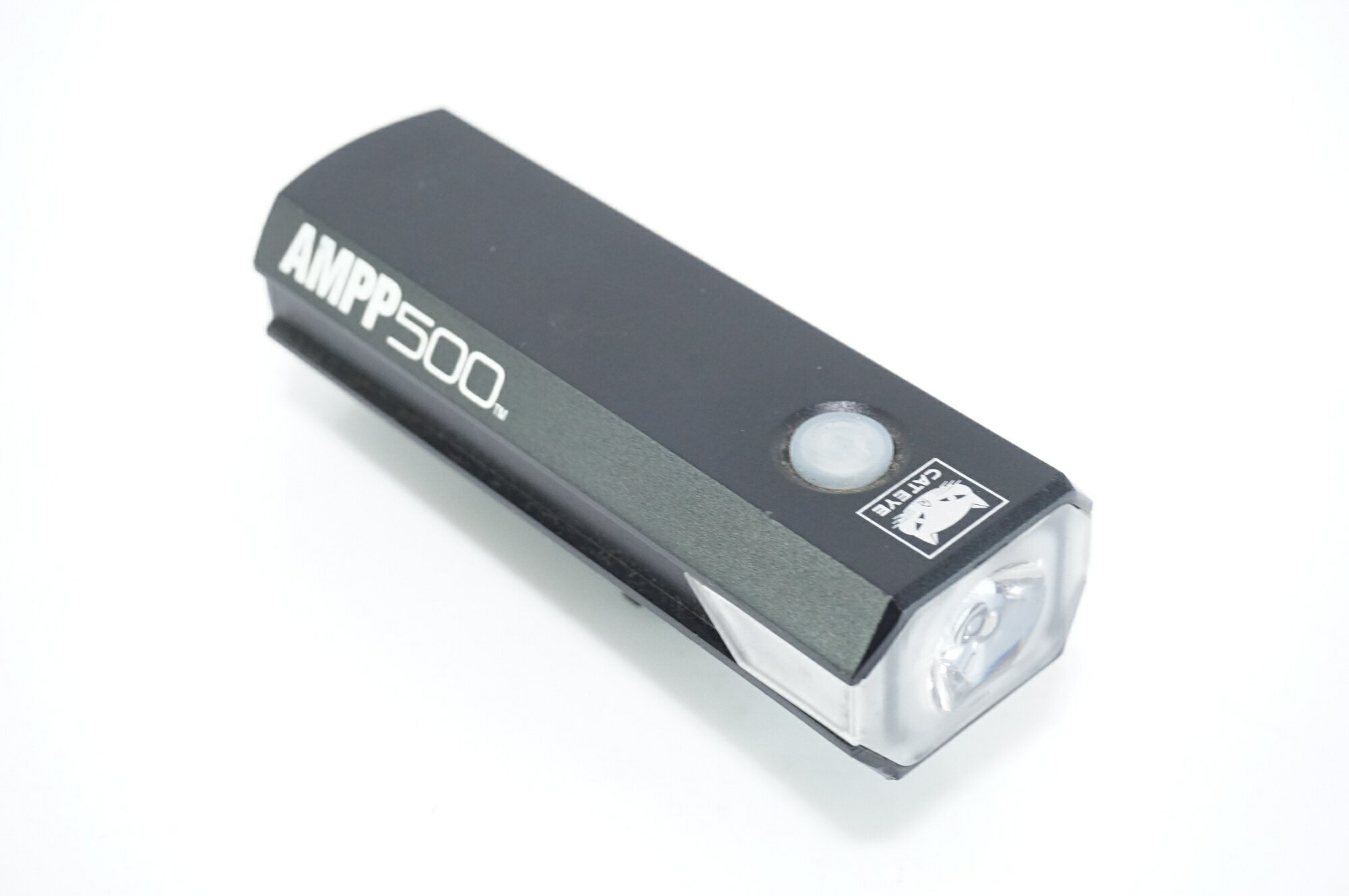 ■商品情報 ・明るさ：約500ルーメン(最大) ・充電端子：Micro USB ■状態 ・使用による傷や汚れ等がございますが、大きなダメージ等はなく中古品としては比較的良好な状態です。 ・動作確認済みですが、バッテリー最大容量は未検証のため...