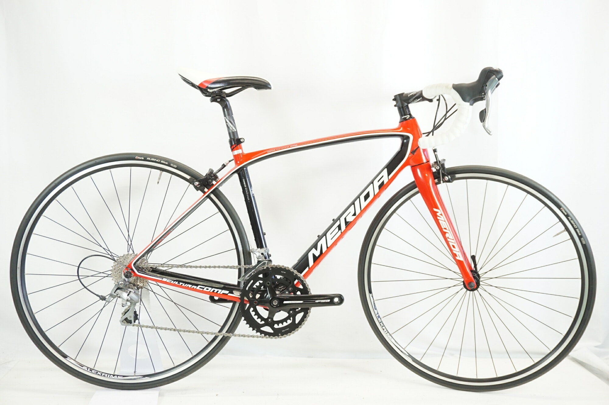 ■商品情報 メーカーサイズ:47 シートチューブ(C-T):470mm トップチューブ(C-C):518mm(ホリゾンタル換算) 適応身長:160-170cm(目安) 重量:約8.9kg フレーム材質:カーボン フロントフォーク:カーボン ...