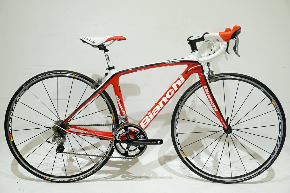 ■商品情報メーカーサイズ:47シートチューブ(C-T):440mmトップチューブ(C-C):515mm(ホリゾンタル換算)適応身長:約160-165cm前後(目安)重量:約8.3kgフレーム材質:カーボンフロントフォーク:カーボンレバー:S...