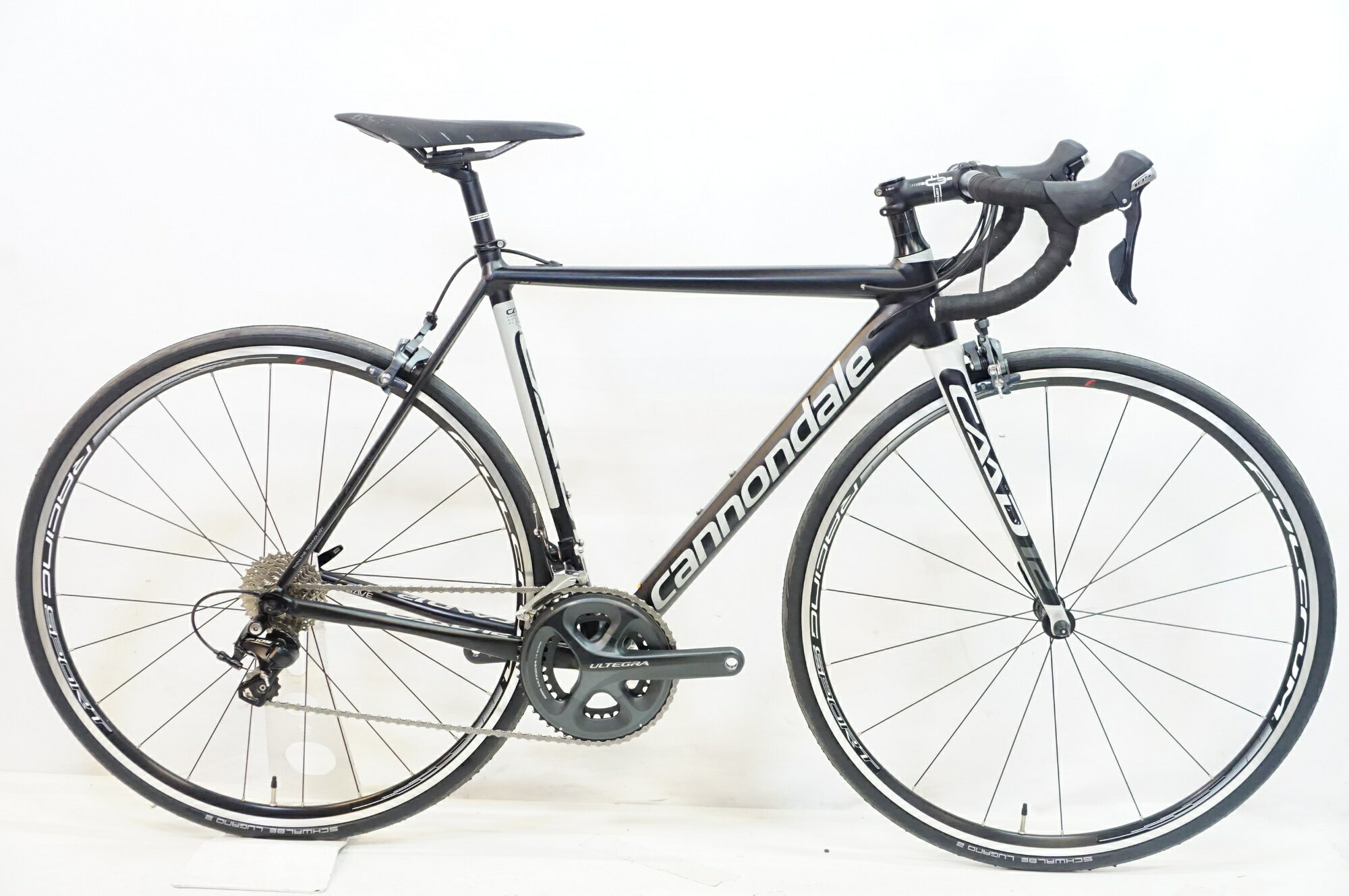 ■商品情報 サイズ: 50 シートチューブ(C-T): 545mm トップチューブ(C-C): 522mm(水平換算) 適応身長: 約162-173cm(目安) 重量: 約8.2kg フレーム: アルミ フォーク: カーボン レバー/FD/...