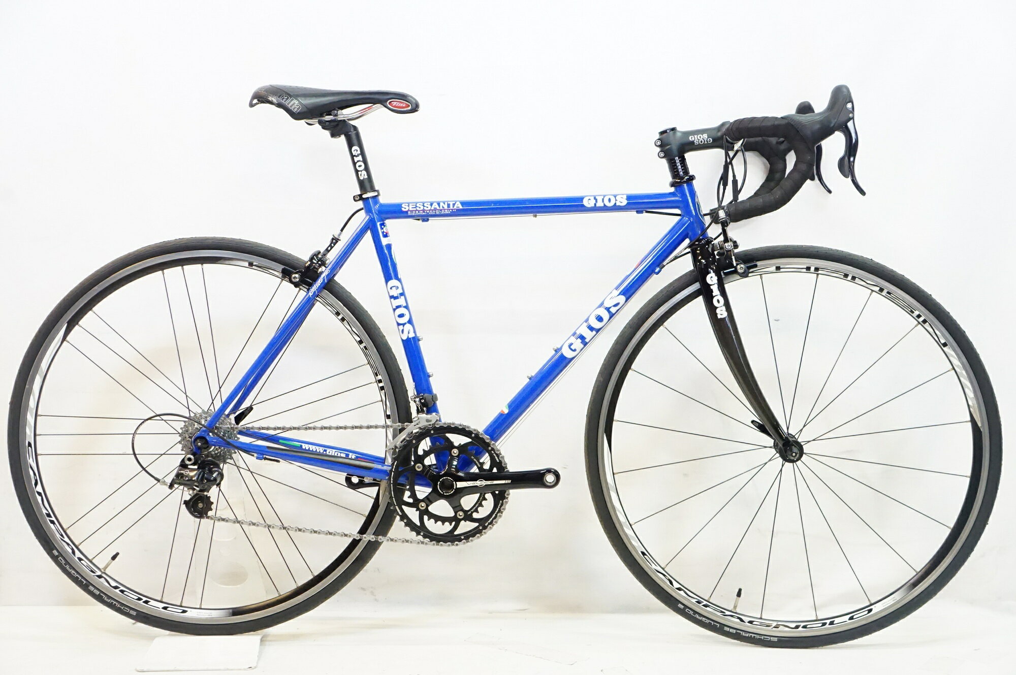 ■商品情報 サイズ: 50 シートチューブ(C-T): 500mm トップチューブ(C-C): 525mm(水平換算) 適応身長: 約165-173cm(目安) 重量: 約9.6kg フレーム: クロモリ フォーク: カーボン メインコンポ...