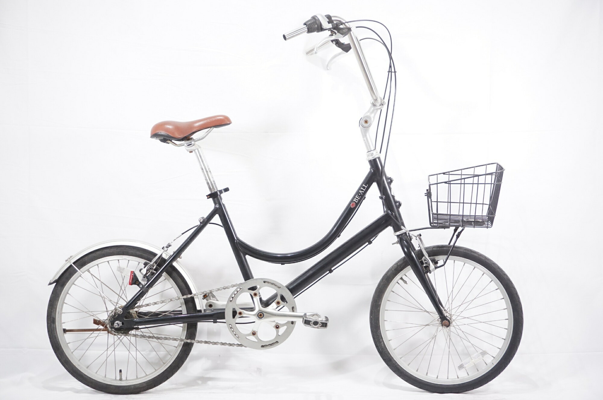 ■商品情報メーカーサイズ:410シートチューブ(C-T): 410mmトップチューブ(C-C):530mm(ホリゾンタル換算)適応身長:150-cm(目安)重量:約14kgフレーム材質:アルミフロントフォーク:スチールレバー:SHIMANO...