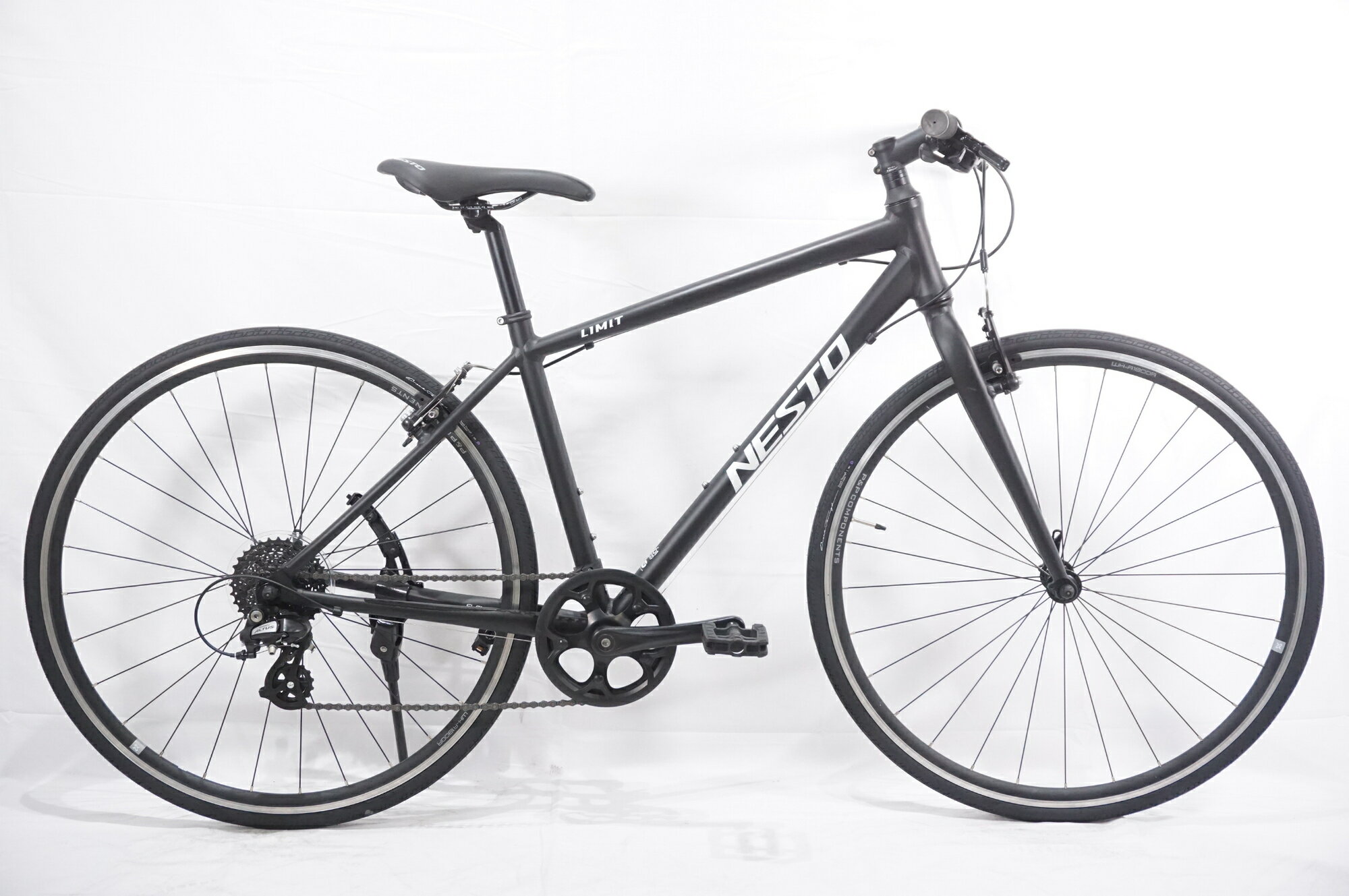 ■商品情報 メーカーサイズ:440 シートチューブ(C-T): 440mm トップチューブ(C-C):540mm(ホリゾンタル換算) 適応身長:165-174cm(目安) 重量:約9.6kg フレーム材質:アルミ フロントフォーク:アルミ ...