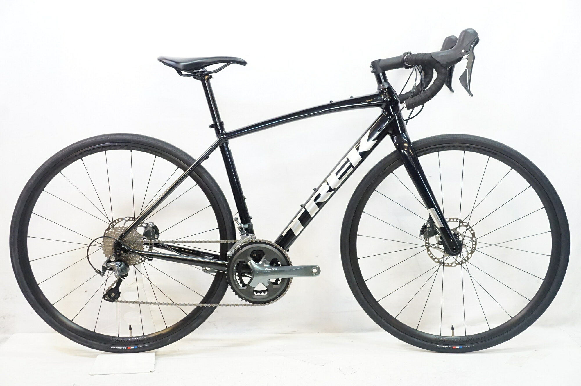 ■商品情報 サイズ: 52 シートチューブ(C-T): 475mm トップチューブ(C-C): 530mm(水平換算) 適応身長: 約166-172cm(目安) 重量: 約9.9kg フレーム: アルミ フォーク: カーボン メインコンポ:...
