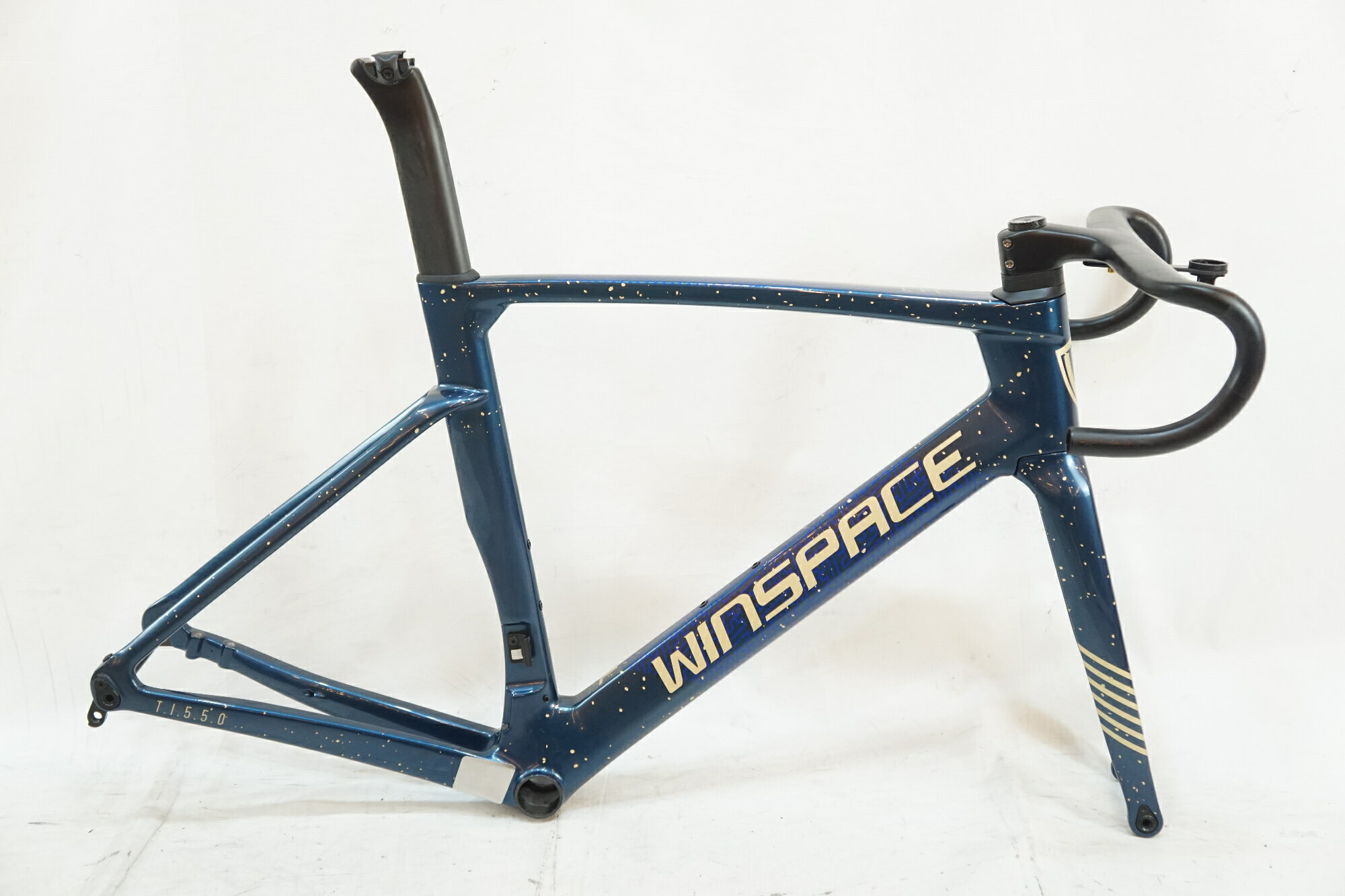 ■商品情報メーカーサイズ：Lシートチューブ(C-T):510mm(実測)トップチューブ(C-C):550mm(ホリゾンタル換算)適応身長:175-185cm(目安)重量：約2.4kgフレーム材質：カーボンフロントフォーク：カーボンジャンル：...