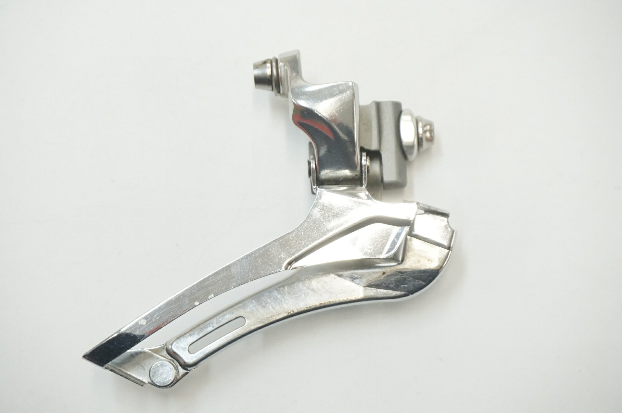 ■商品情報・重量：約86g(実測値)・タイプ：直付■付属品・なし（付属品につきましては、画像に掲載しているものが全てになります。）■状態・TIAGRAロゴデカール剥がれ、全体的に小傷や擦れ等の使用感がございますが、使用に問題はございません。...