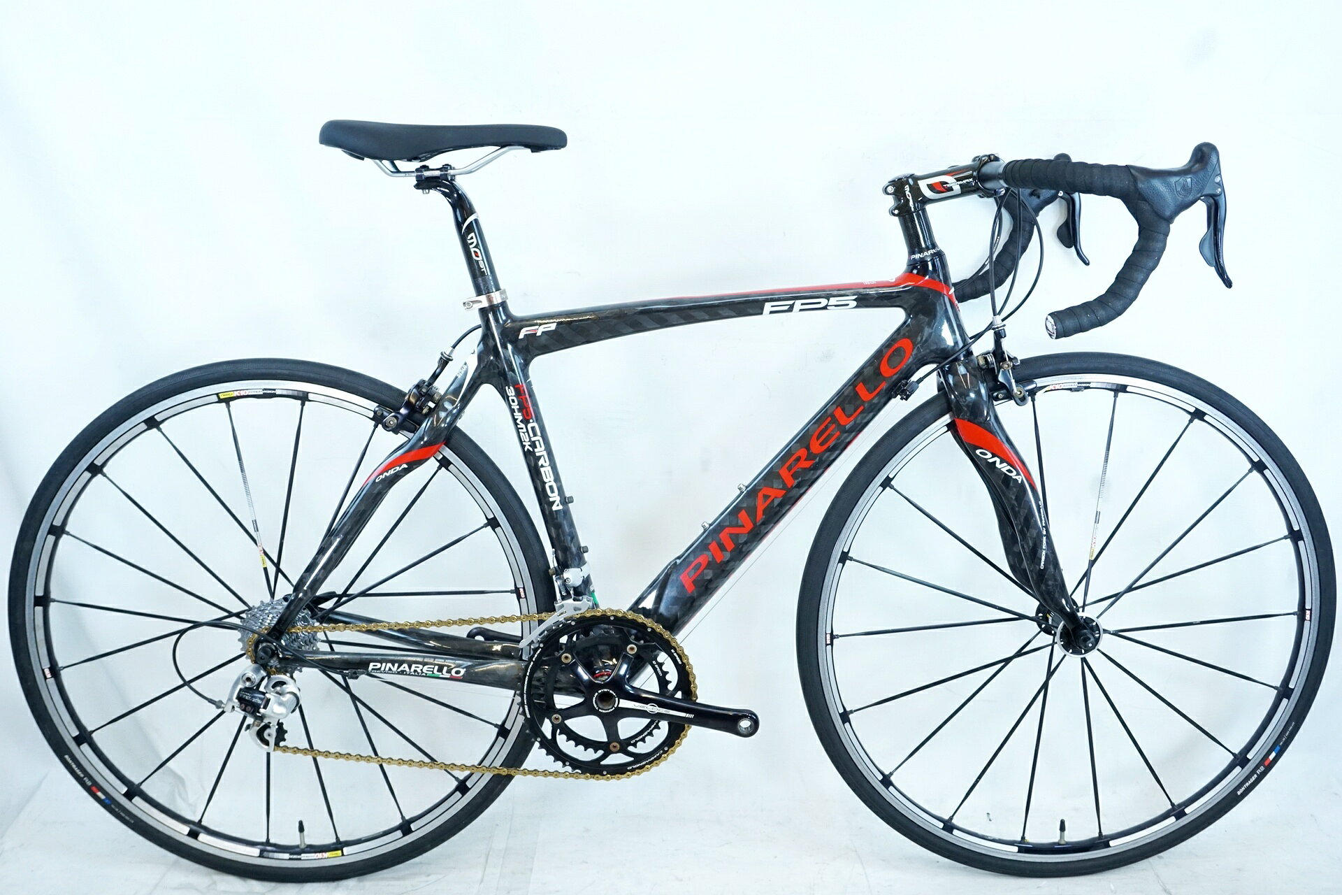 ■商品情報 メーカーサイズ: シートチューブ(C-T): 500mm トップチューブ(C-C):510mm(ホリゾンタル換算) 適応身長:165-175cm(目安) 重量:約7.87kg フレーム材質:カーボン フロントフォーク:カーボン ...