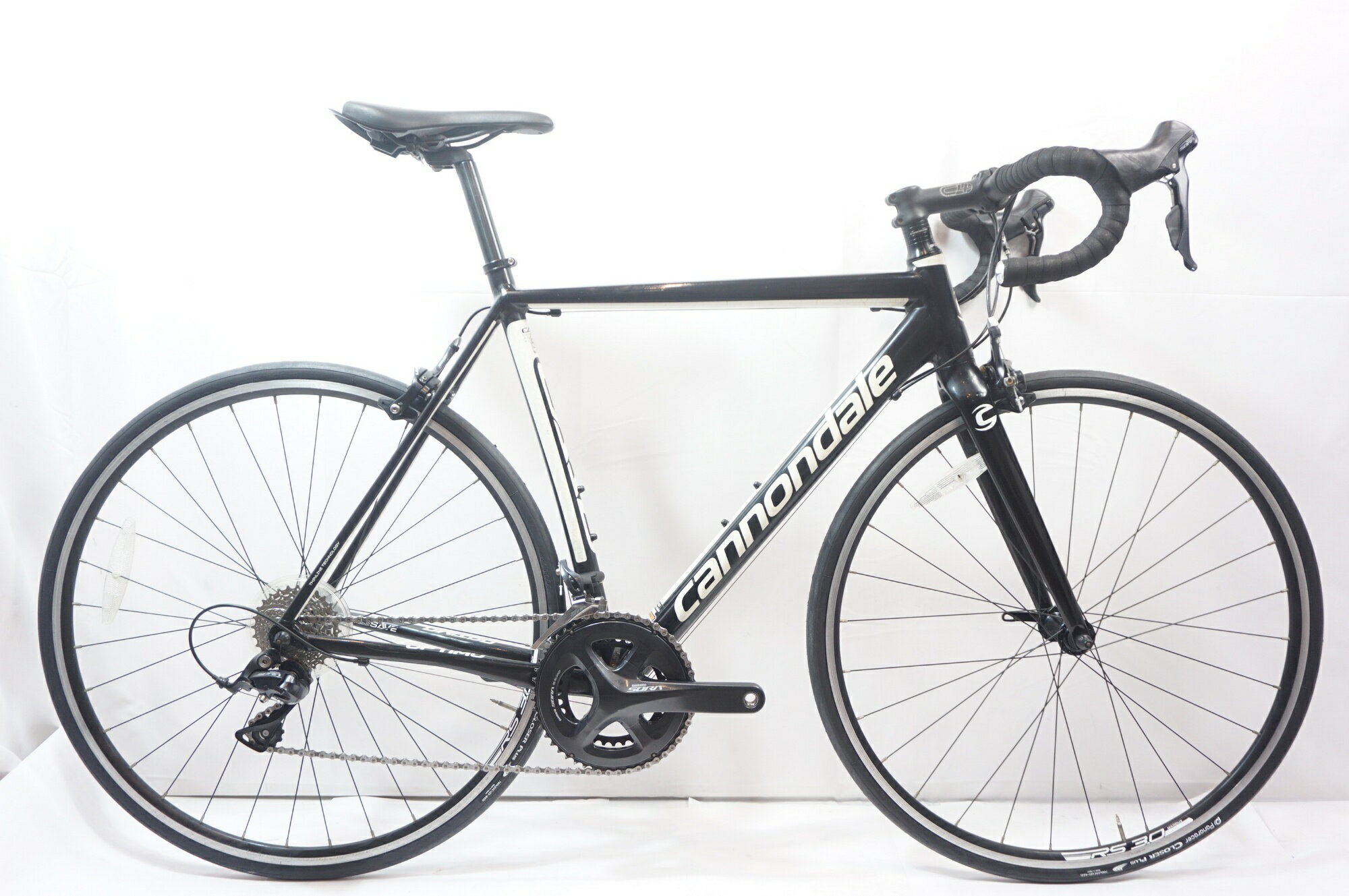 ■商品情報 メーカーサイズ:54 シートチューブ(C-T): 559mm トップチューブ(C-C):547mm(ホリゾンタル換算) 適応身長:175-180cm(目安) 重量:約10.1kg フレーム材質:アルミ フロントフォーク:カーボン...