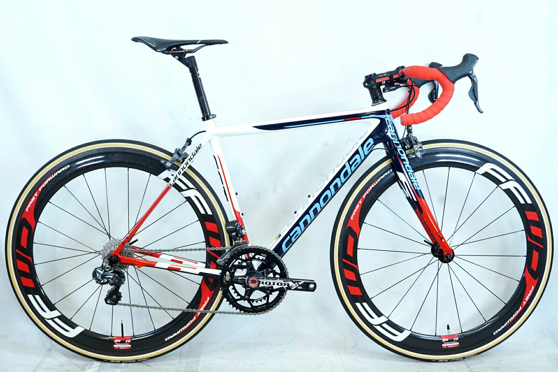 ■商品情報 メーカーサイズ:48 シートチューブ(C-T): 460mm トップチューブ(C-C):510mm(ホリゾンタル換算) 適応身長:160-168cm(目安) 重量:約6.5kg フレーム材質:カーボン フロントフォーク:カーボン...