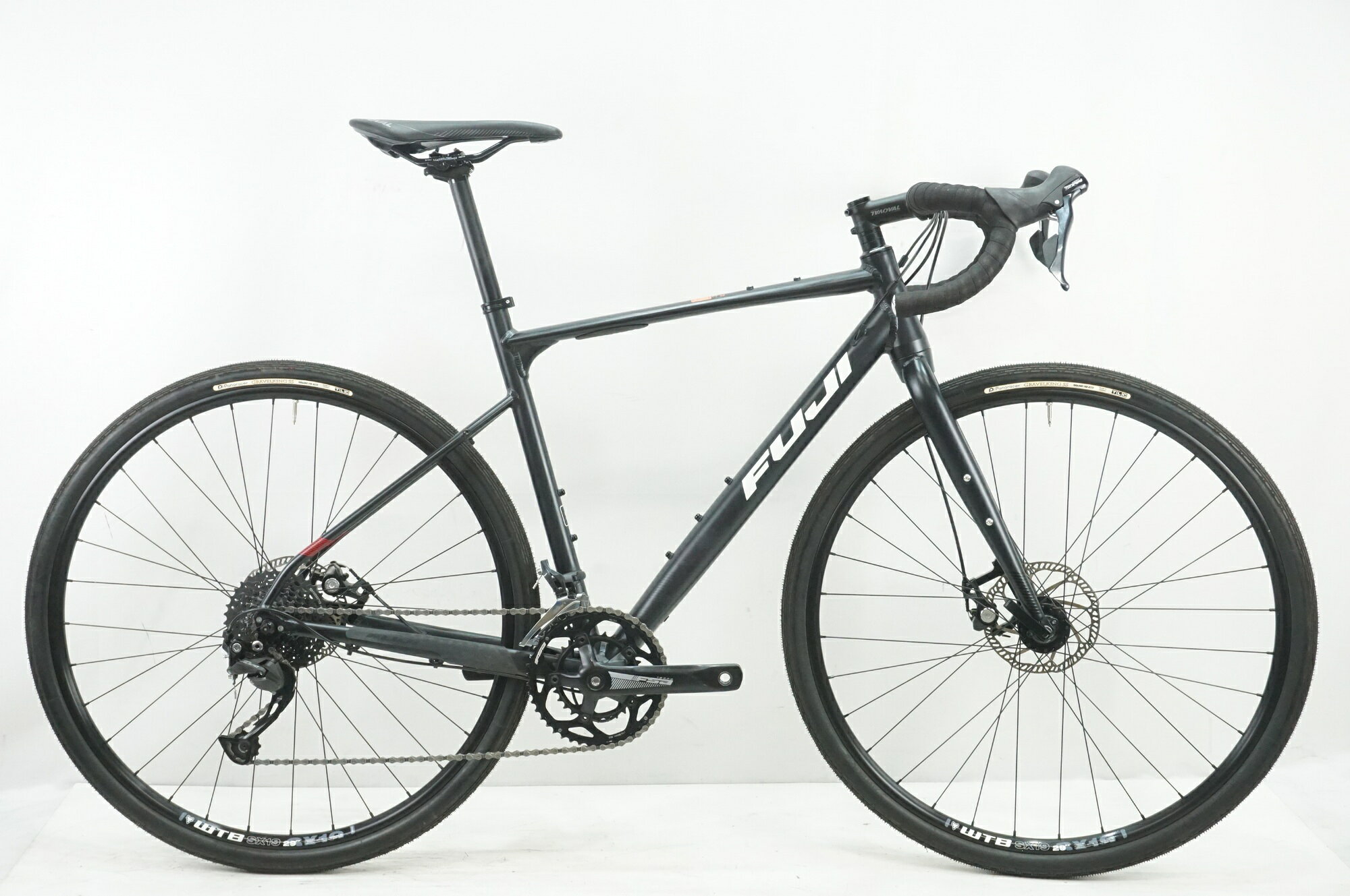 ■商品情報 メーカーサイズ：52cm シートチューブ(C-T)：520mm トップチューブ(C-C)：530mm(ホリゾンタル換算) 適応身長：170-178cm(目安) 重量：約約11.0kg フレーム材質：アルミ フロントフォーク：クロ...