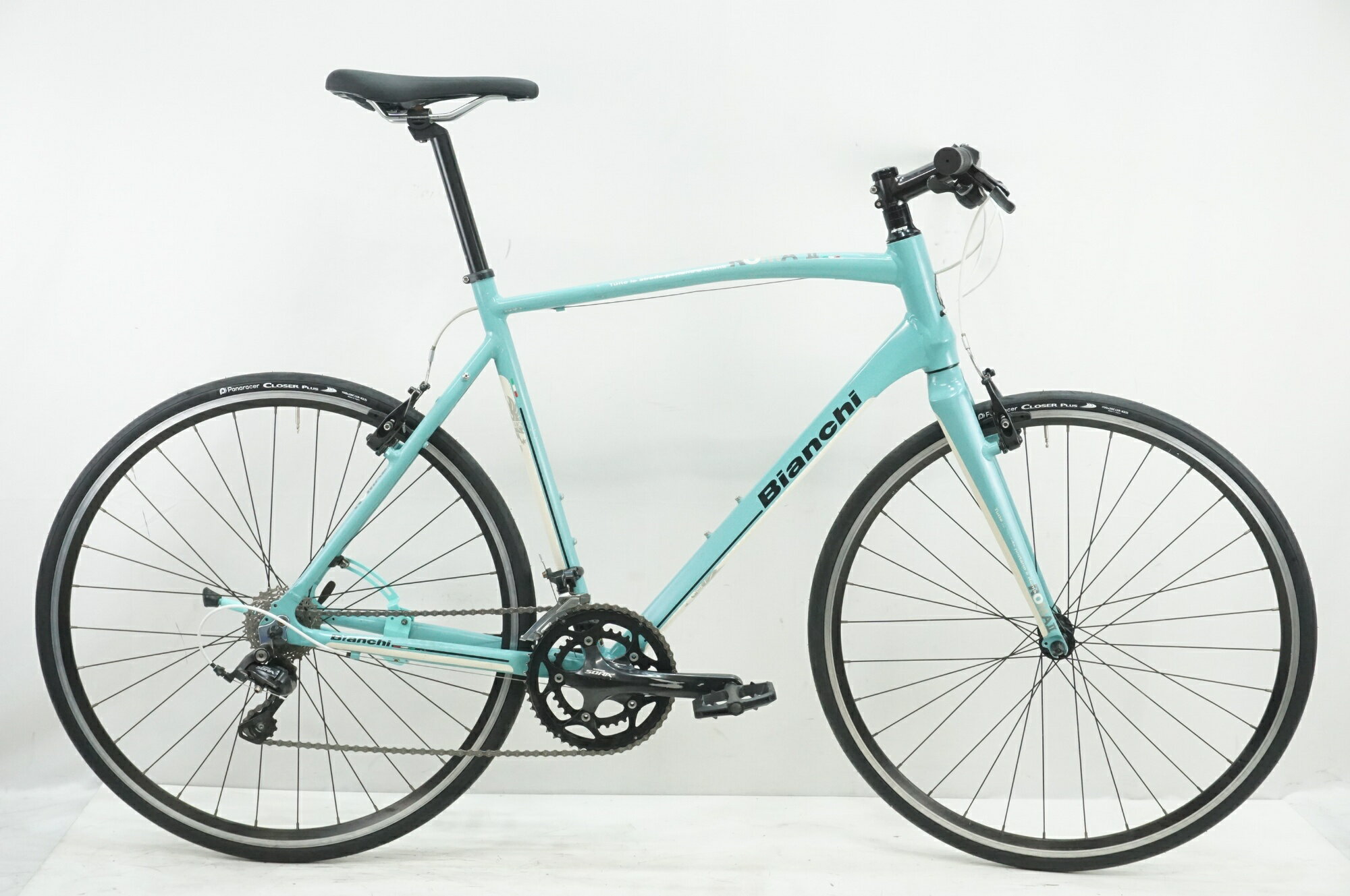 ■商品情報 メーカーサイズ：57 シートチューブ(C-T：570mm トップチューブ(C-C)：590mm(ホリゾンタル換算) 適応身長：180-195cm(目安) 重量：約10.2kg フレーム材質：アルミ フロントフォーク：アルミ メイ...