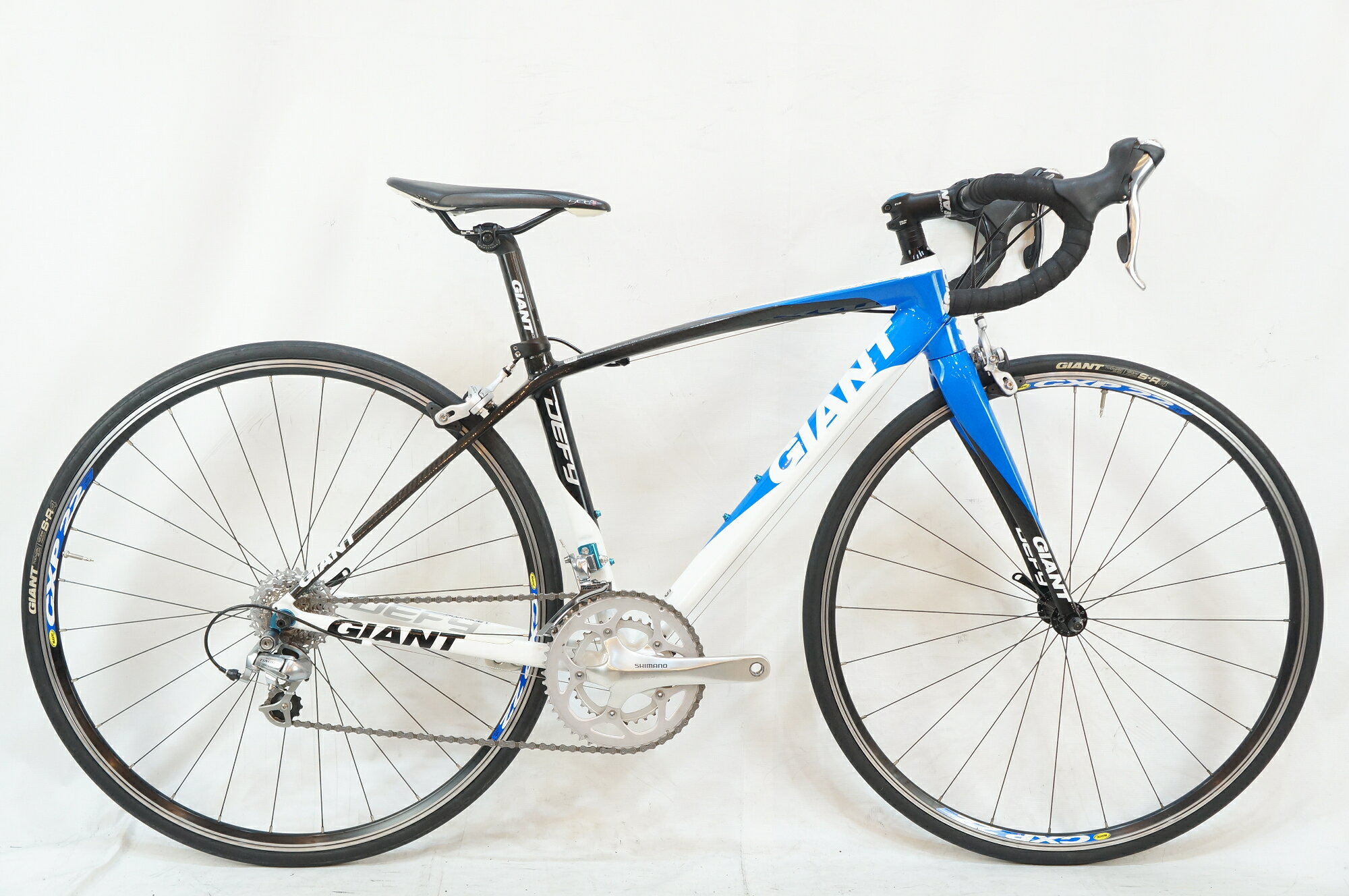 ■商品情報メーカーサイズ:XSシートチューブ(C-T): 430mmトップチューブ(C-C):510mm(ホリゾンタル換算)適応身長:155-165cm(目安)重量:約8.8kgフレーム材質:アルミフロントフォーク:カーボンメインコンポ:S...
