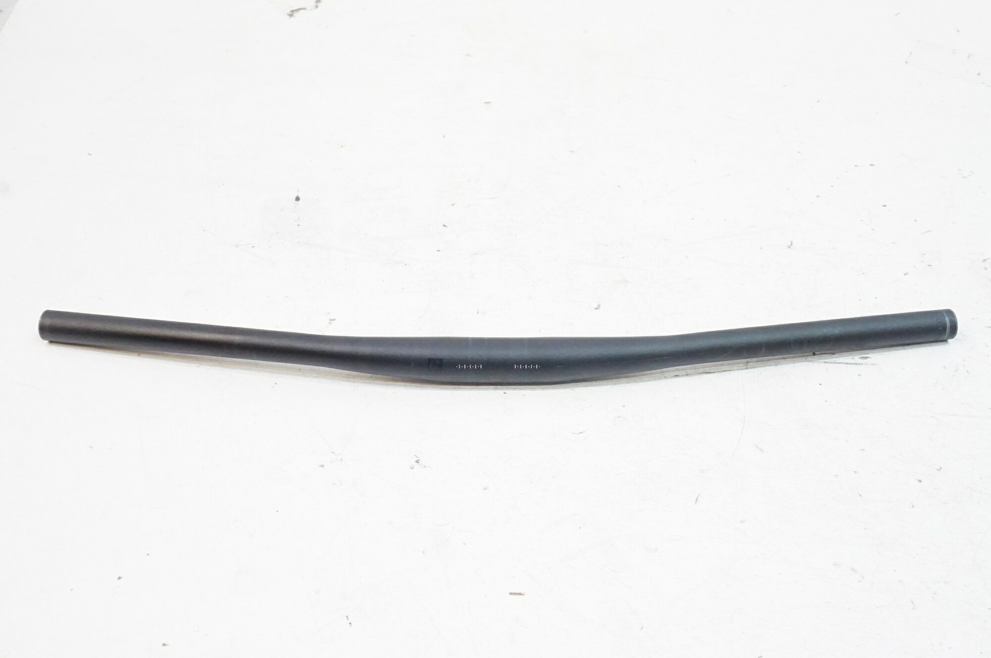 ■商品情報 ・φ31.8/約640mm(実測、カットあり) ■状態 ・取付跡、使用に伴う擦れや小傷がございますが大きなダメージは無く良好な状態です。 ■付属品 ・掲載しているものが全てになります。 ■注意事項【在庫について】 在庫管理は細心...