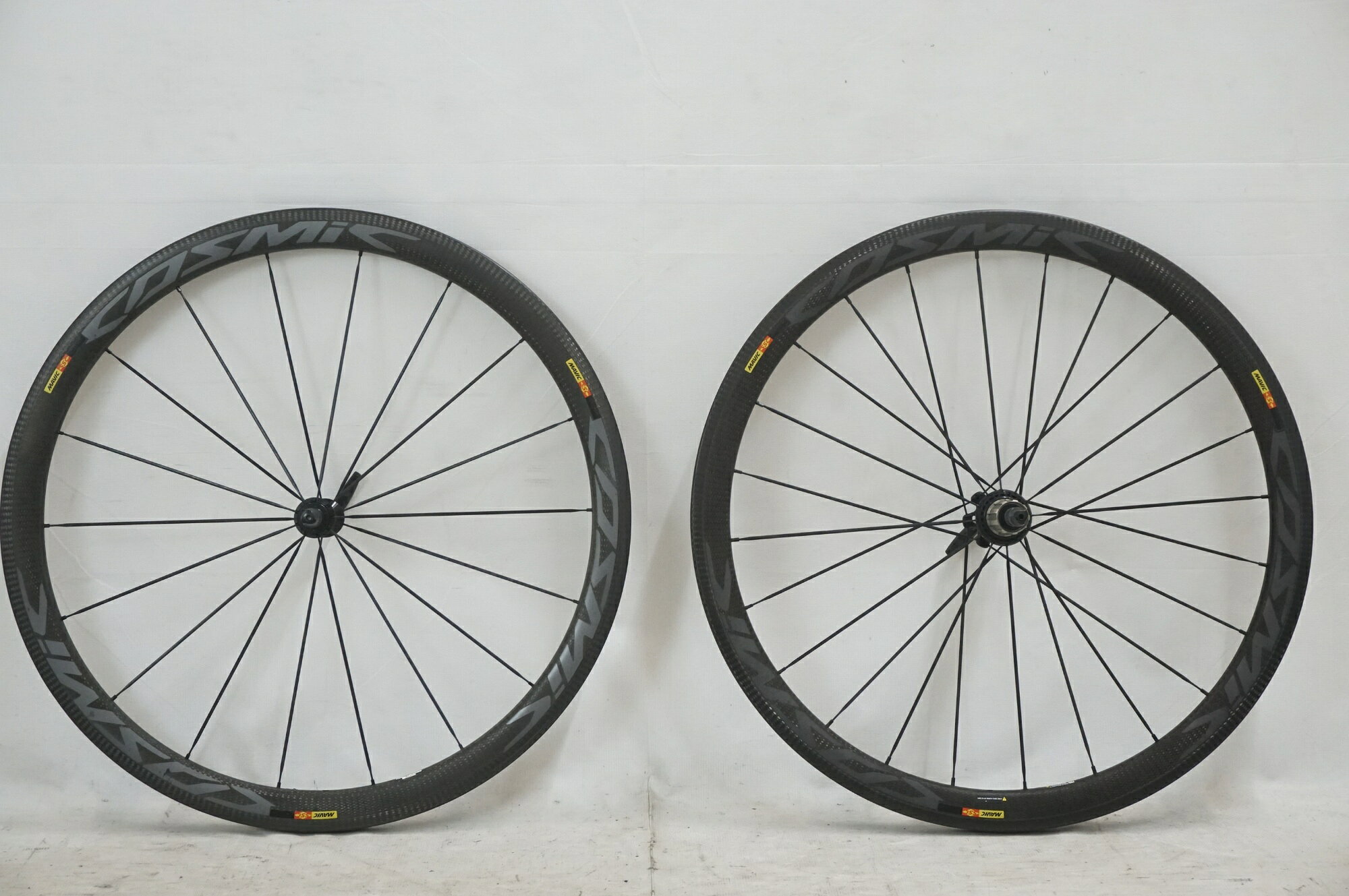 ■商品情報 サイズ：700c リム幅：17c リムタイプ：クリンチャー ブレーキタイプ：リムブレーキ フリータイプ：SHIMANO/SRAM11s 重量 F：約750g 重量 R：約900g エンド幅 F：100mm エンド幅 R：130m...