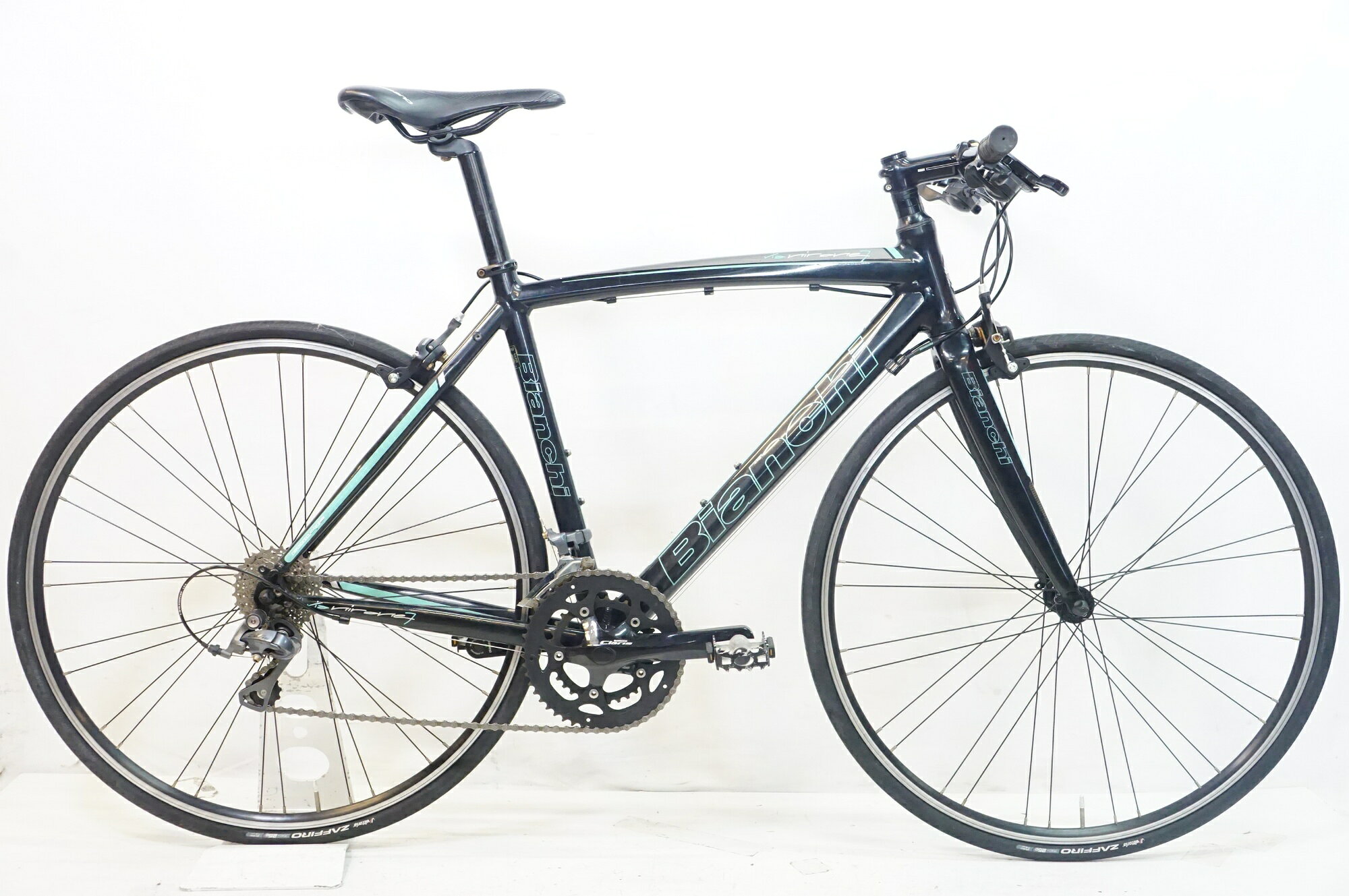 ■商品情報 サイズ: 530 シートチューブ(C-T): 500mm トップチューブ(C-C): 535mm(水平換算) ヘッドチューブ(C-C): 135mm 適応身長: 約168-180cm(目安) 重量: 約10.4kg フレーム: ...