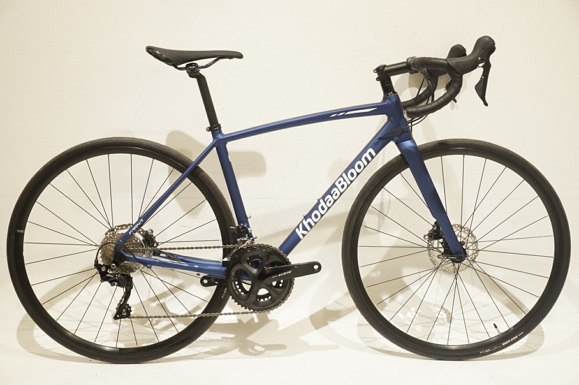■商品情報 メーカーサイズ:465 シートチューブ(C-T): 465mm トップチューブ(C-C):535mm(ホリゾンタル換算) 適応身長:165-175cm(目安) 重量:約9kg フレーム材質:アルミ フロントフォーク:カーボン レ...