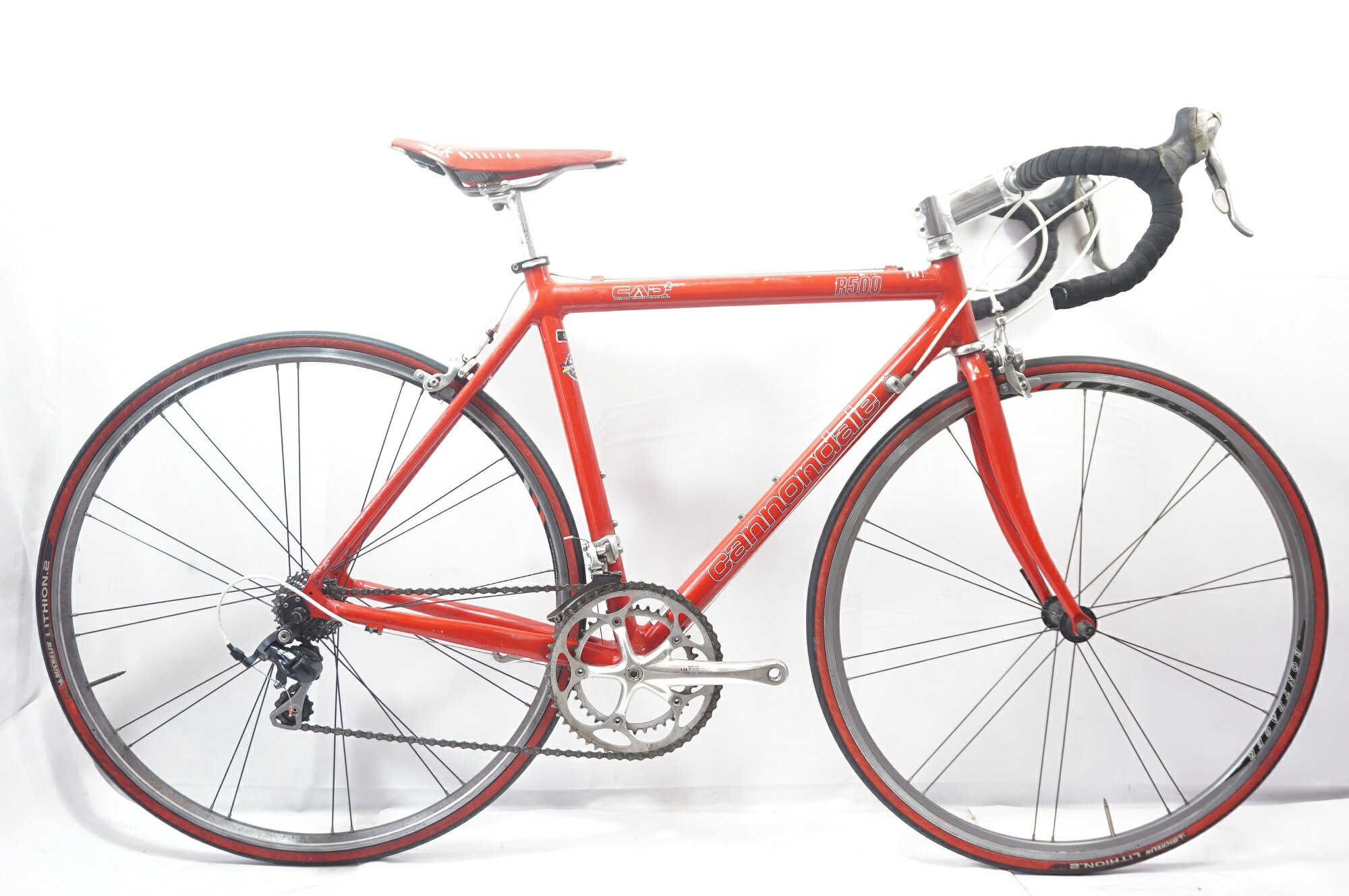 ■商品情報 メーカーサイズ:50 シートチューブ(C-T): 510mm トップチューブ(C-C):520mm(ホリゾンタル換算) 適応身長:165-175cm(目安) 重量:約9.8kg フレーム材質:アルミ フロントフォーク:アルミ シ...