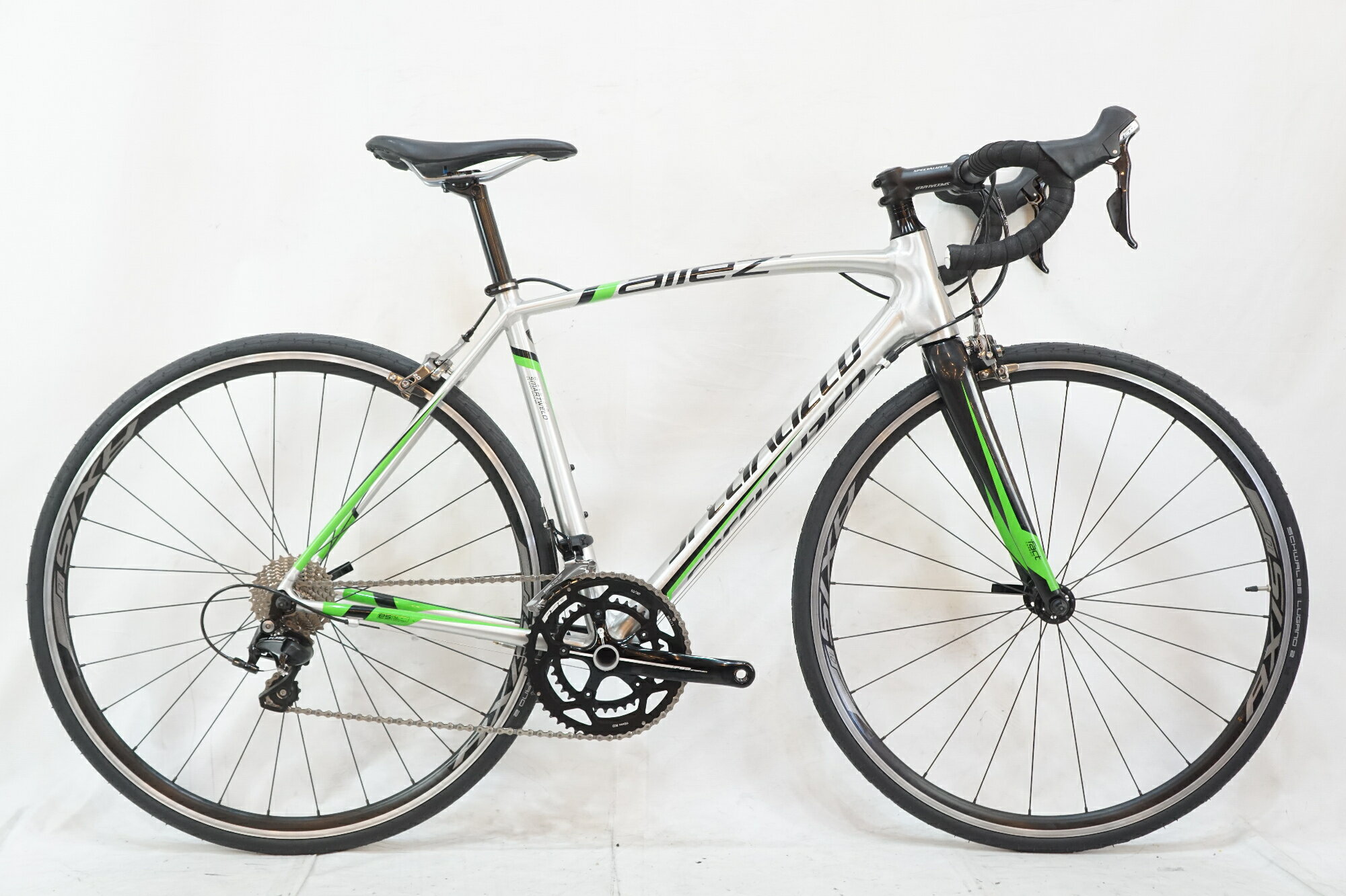 ■商品情報メーカーサイズ:54シートチューブ(C-T): 500mmトップチューブ(C-C):545mm(ホリゾンタル換算)適応身長:170-180cm(目安)重量:約8.9kgフレーム材質:アルミフロントフォーク:カーボンメインコンポ:S...